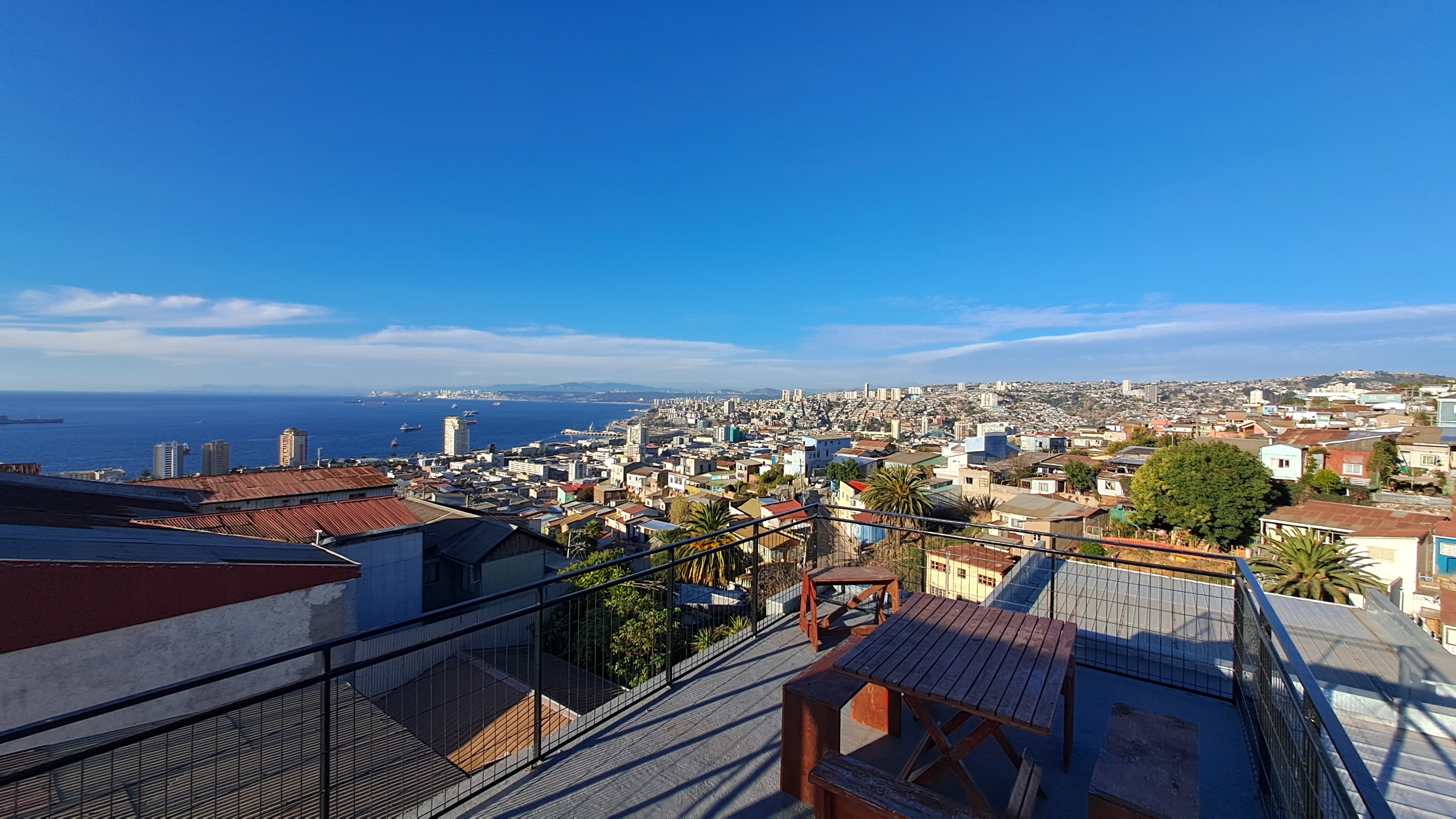 Casavalparaluz, Creative Refuge In Valparaíso - Valparai