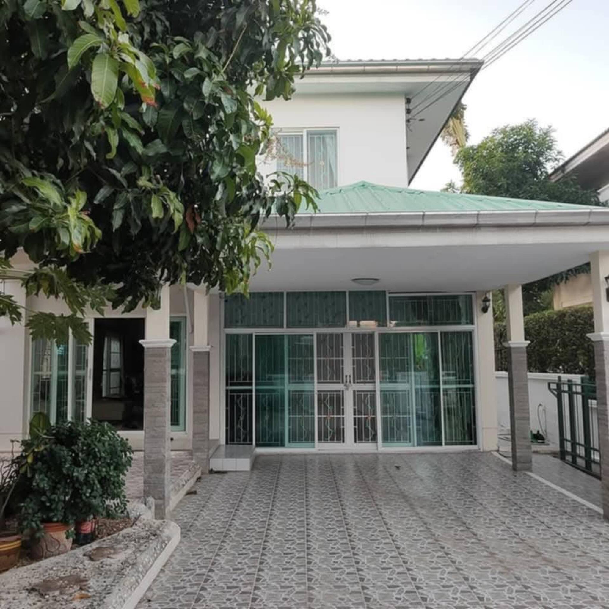 Charming 3-bedroom House With Pool Near Lat Krabang Airport - Bangkok