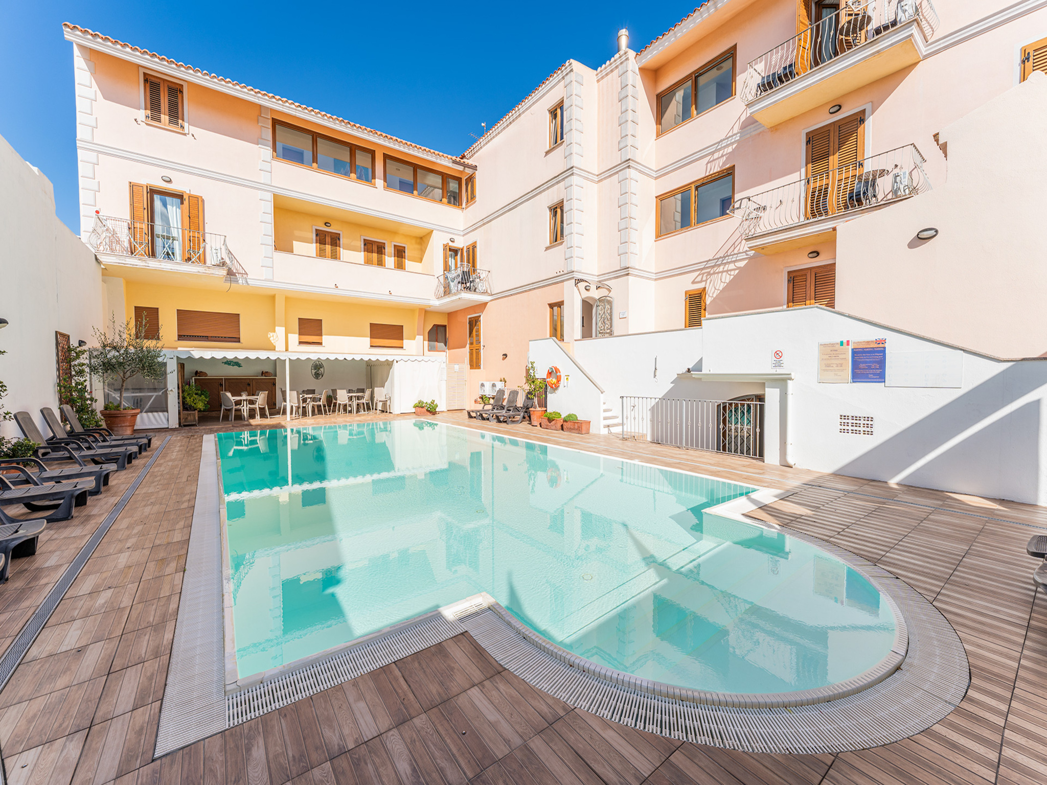 Cozy 3 Guest Apartment With Pool - Santa Teresa Gallura