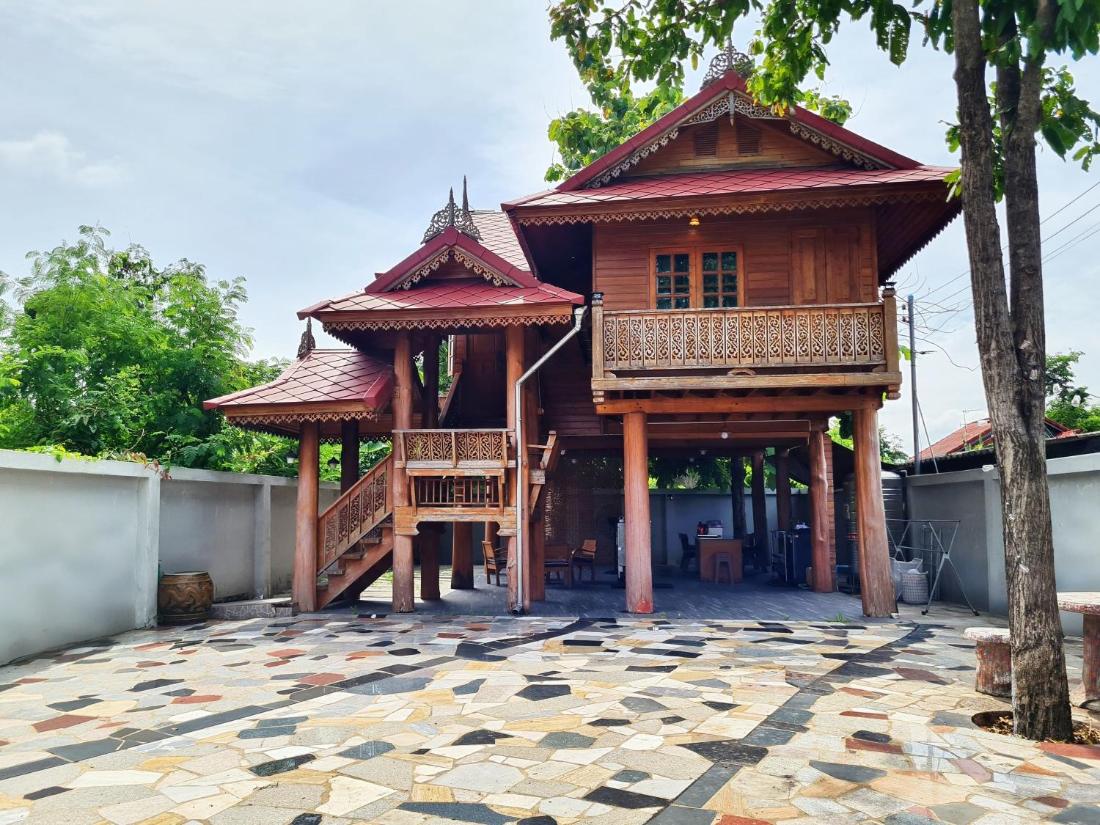 300 Years Old Wooden House W 3 Bedrooms And Big Yard - Bang Khen