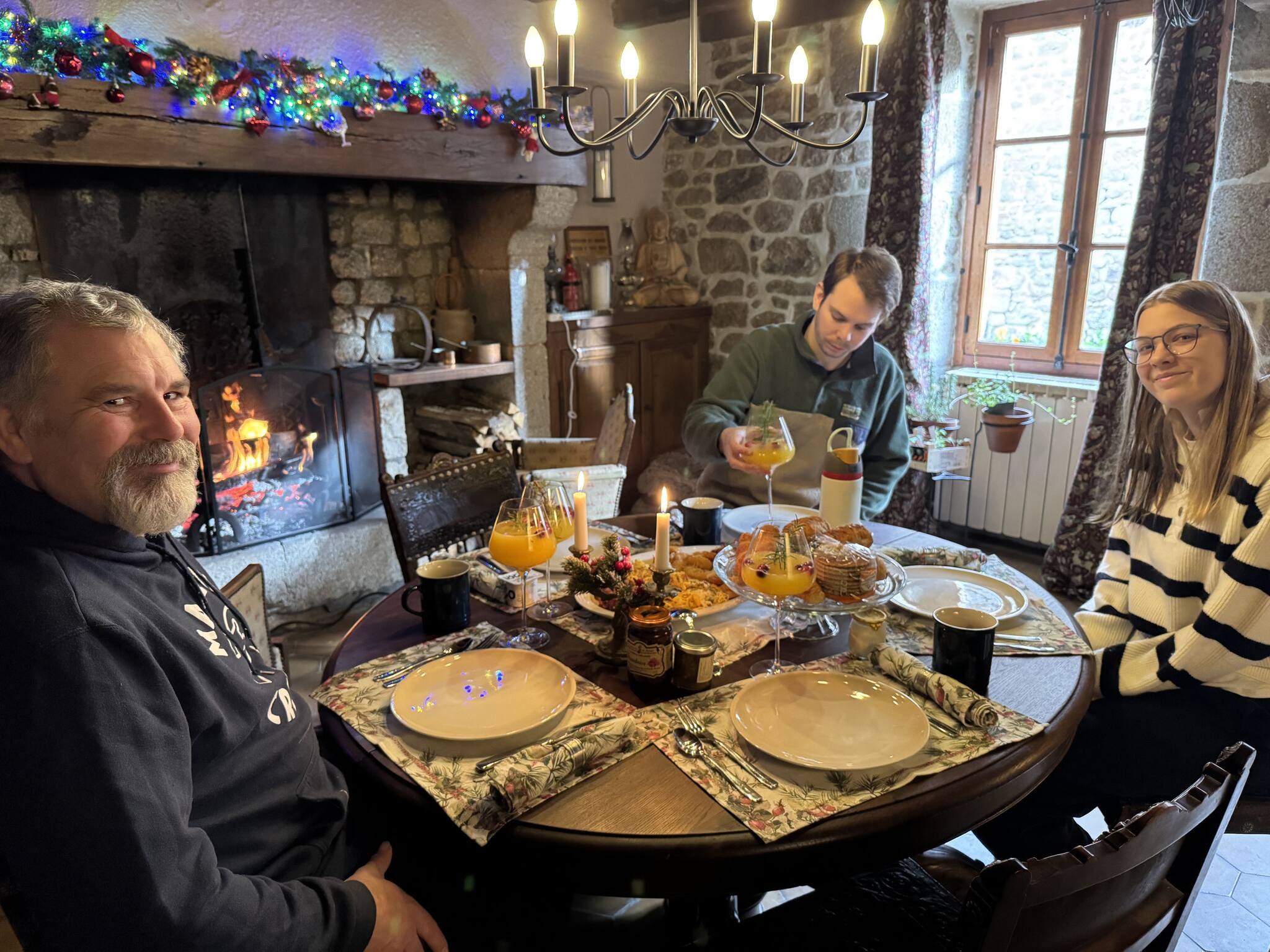 Romantic Antique Double, Shared Bath & Breakfast - Creuse