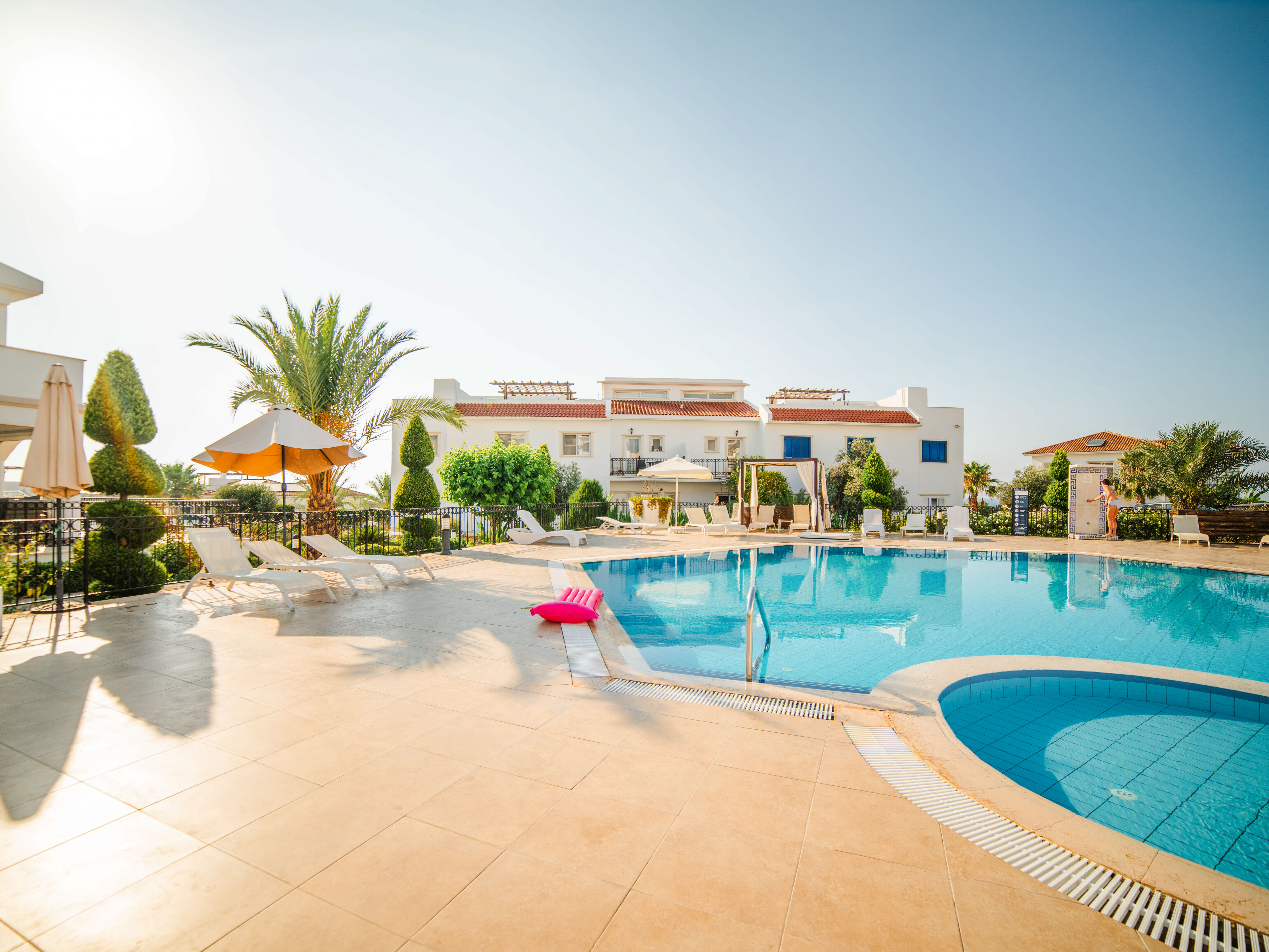 Sunny And Family Friendly Apartment Directly At The Pool - Kyrenia