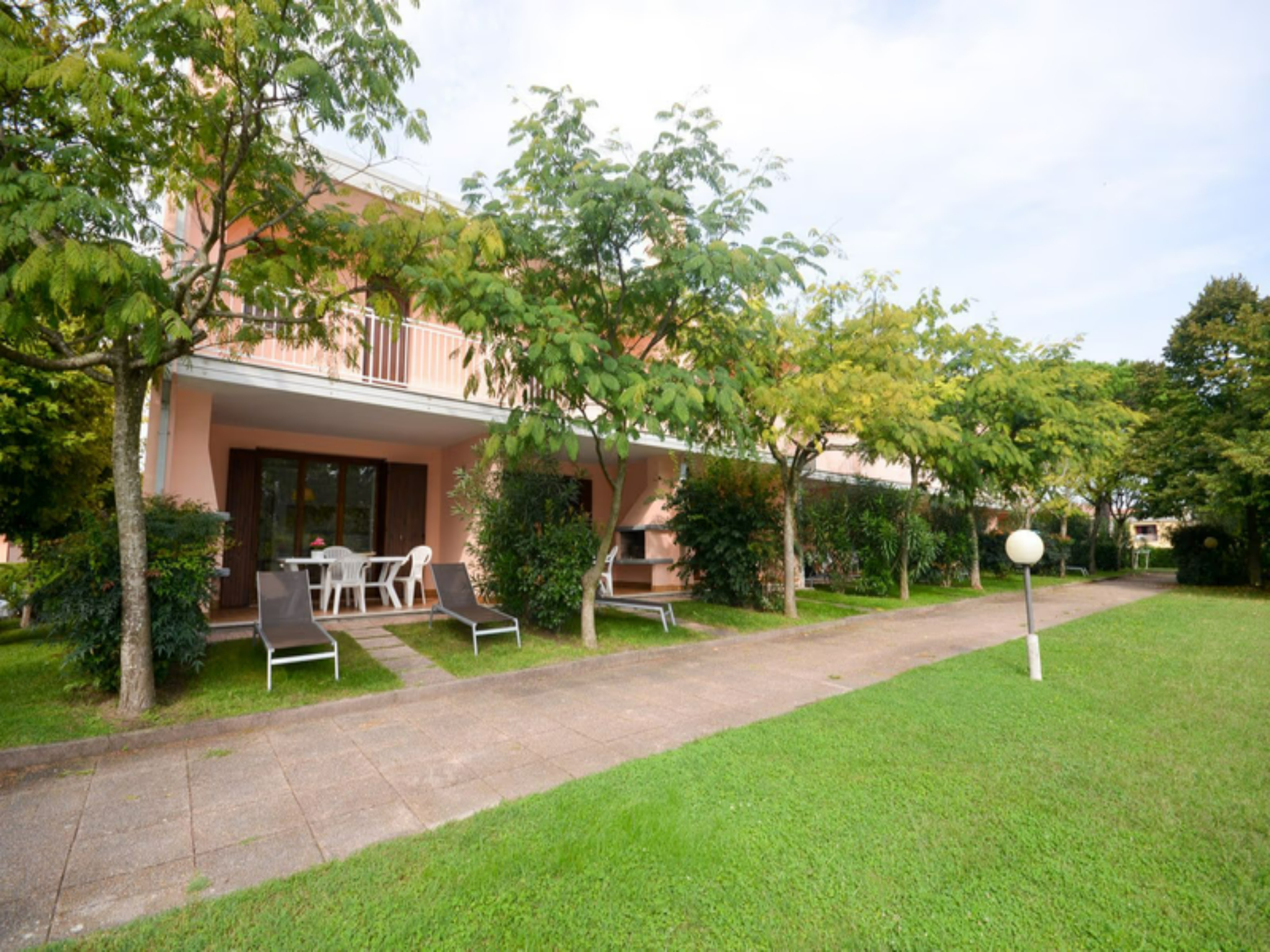 Large Villa With Shared Pool - Bibione