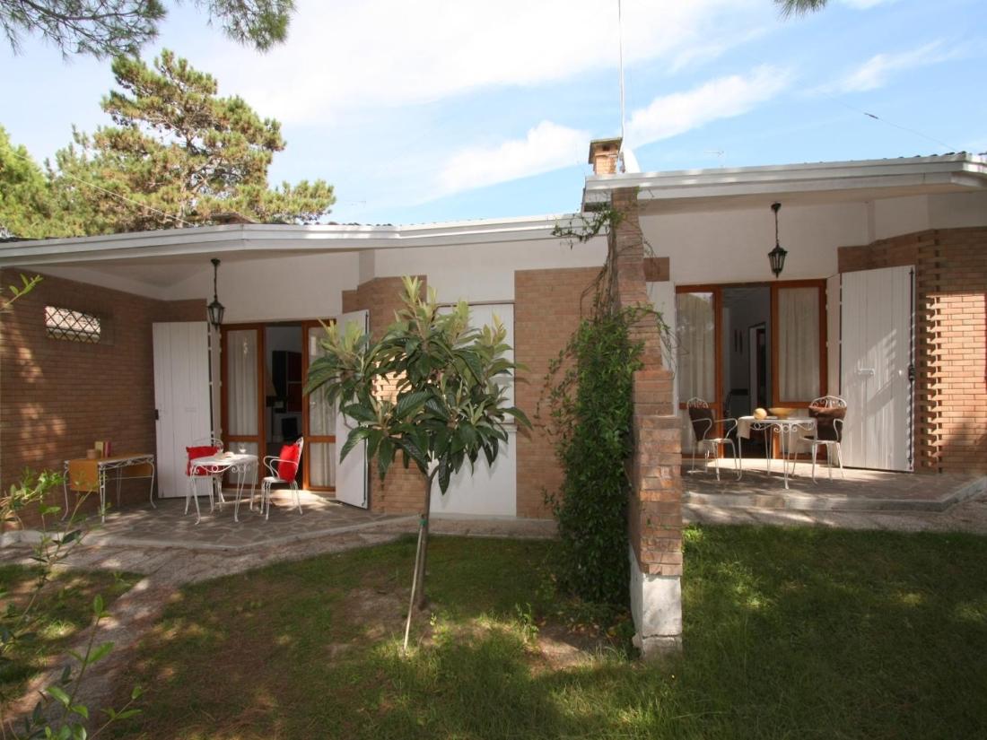 Vibrant Apartment With Garden In Lignano Sabbiadoro - Lignano Pineta