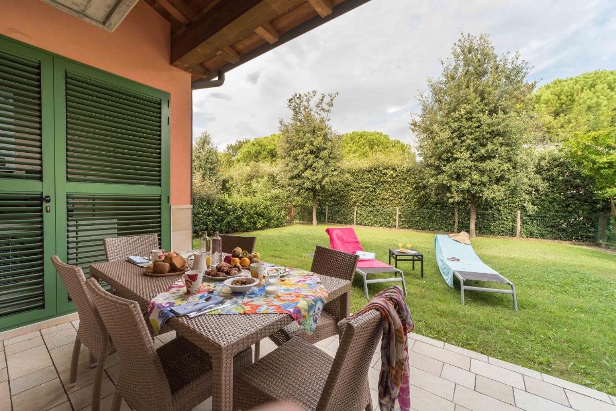 Impresionante Villa Con Jardín Privado Y Gran Piscina Compartida - Beahost Rentals - Lignano Pineta