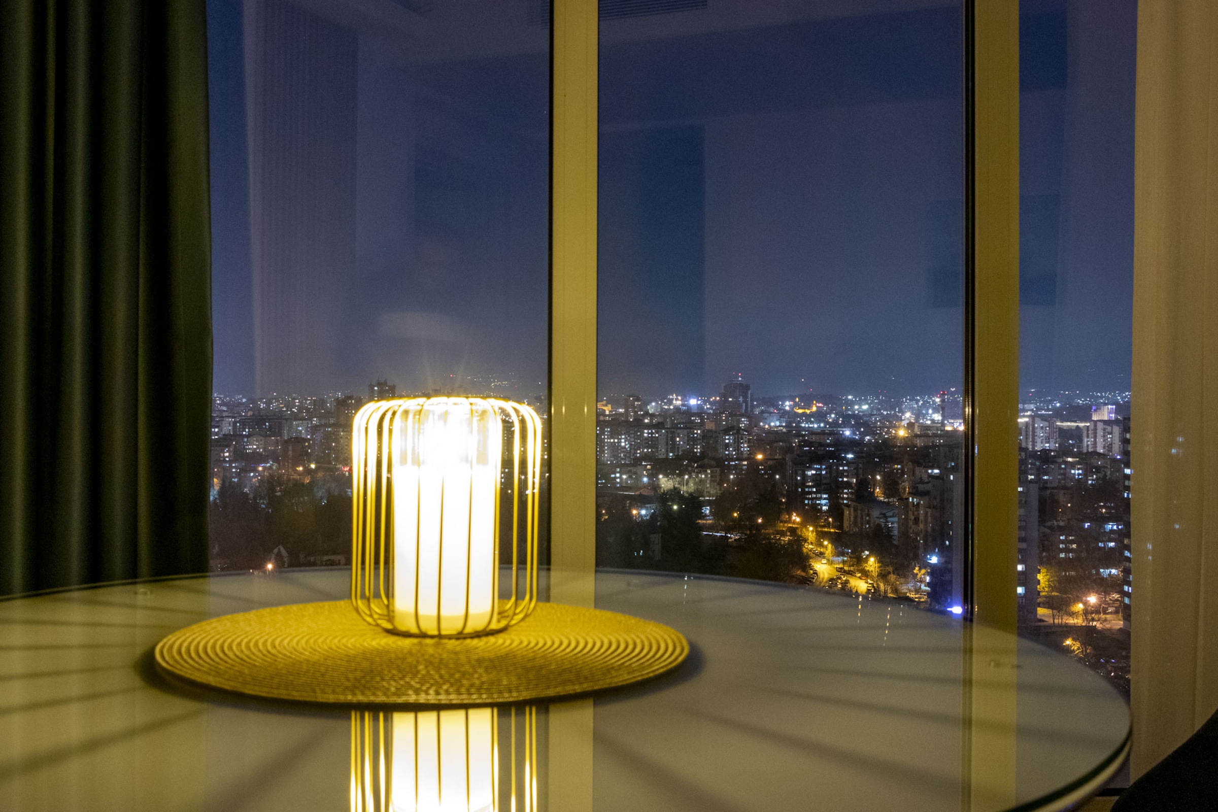 Condominio De Lujo En El Piso 18 Con Piscina - Skopje