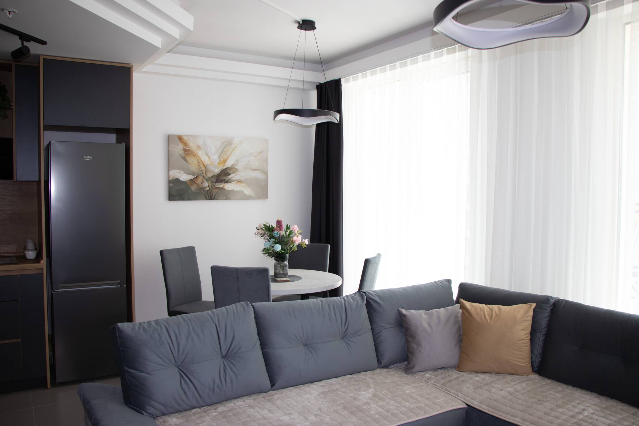 Condominio De Lujo De Dos Habitaciones Y Piscina En El Quinto Piso - Skopje