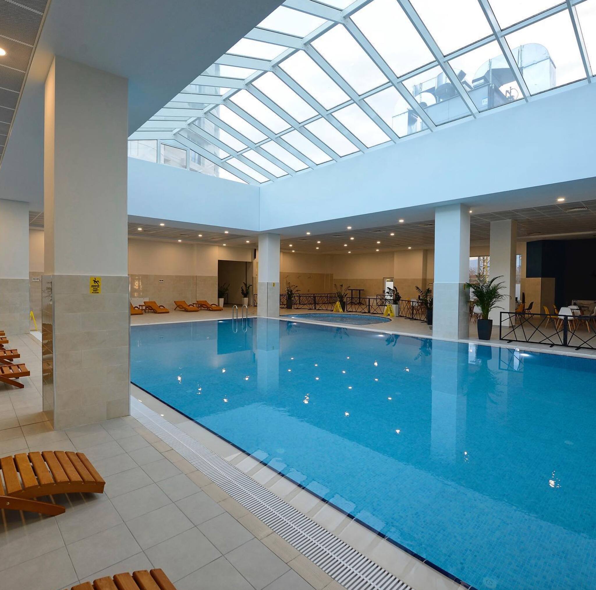 Luxury Two Bedroom Condo & Pool, 3rd Floor - Skopje