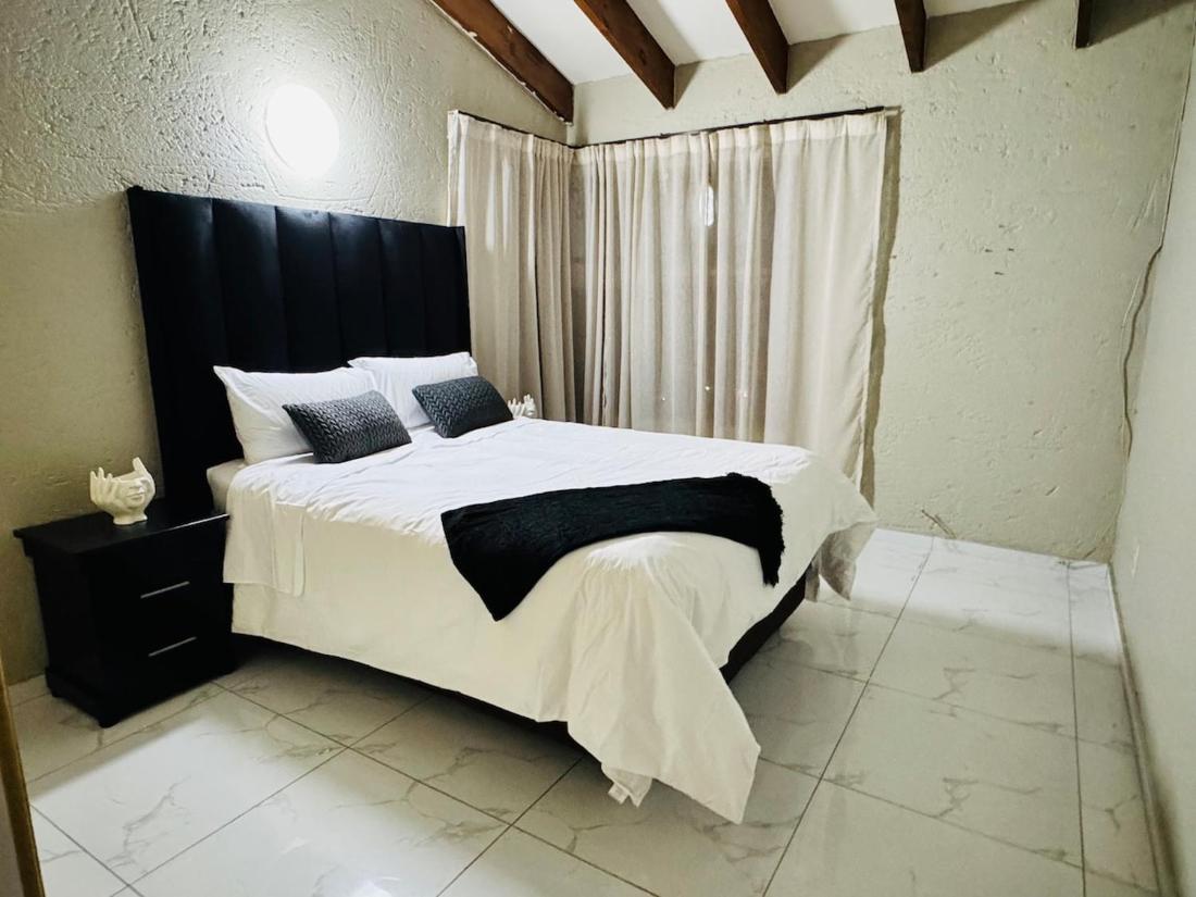 Villa Picasso- 1 Bed Villa - Sandton