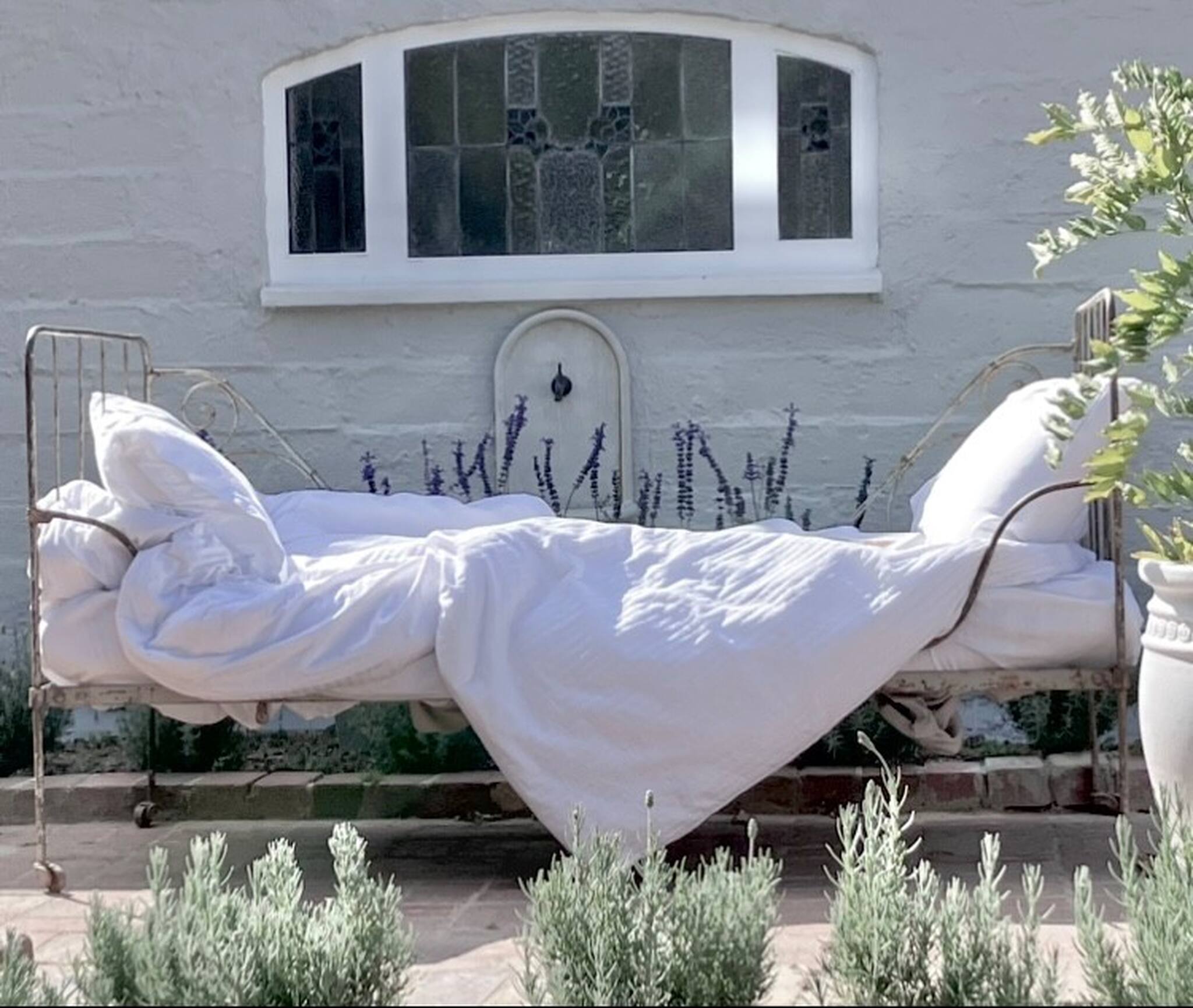 One Wee Cottage, A Romantic Secluded Provincial  Abode Surrounded By Vineyards - 希勒斯維爾