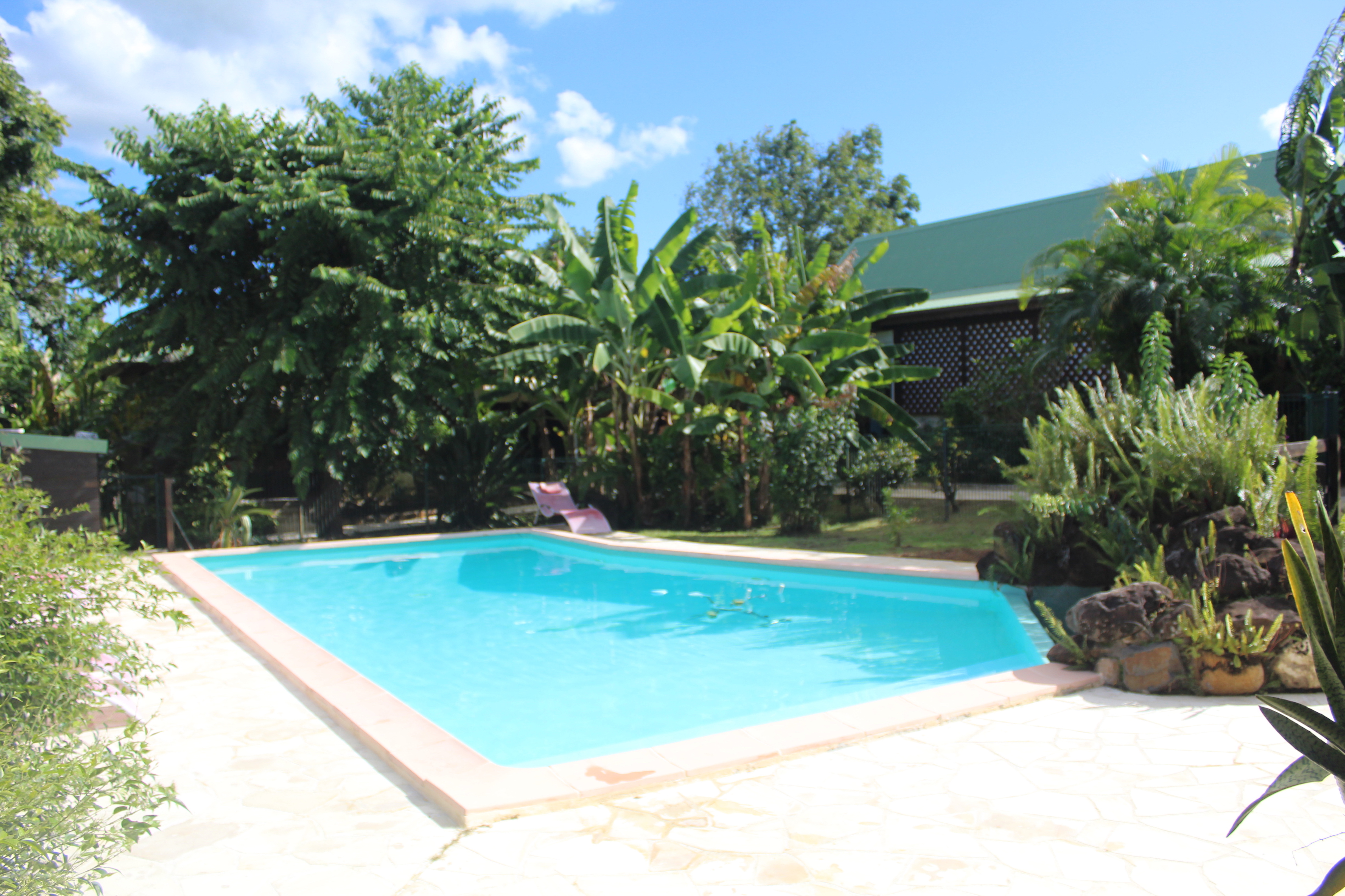 Gîtes Avec Piscine Et Spa à 900 M De La Mer - Guadeloupe