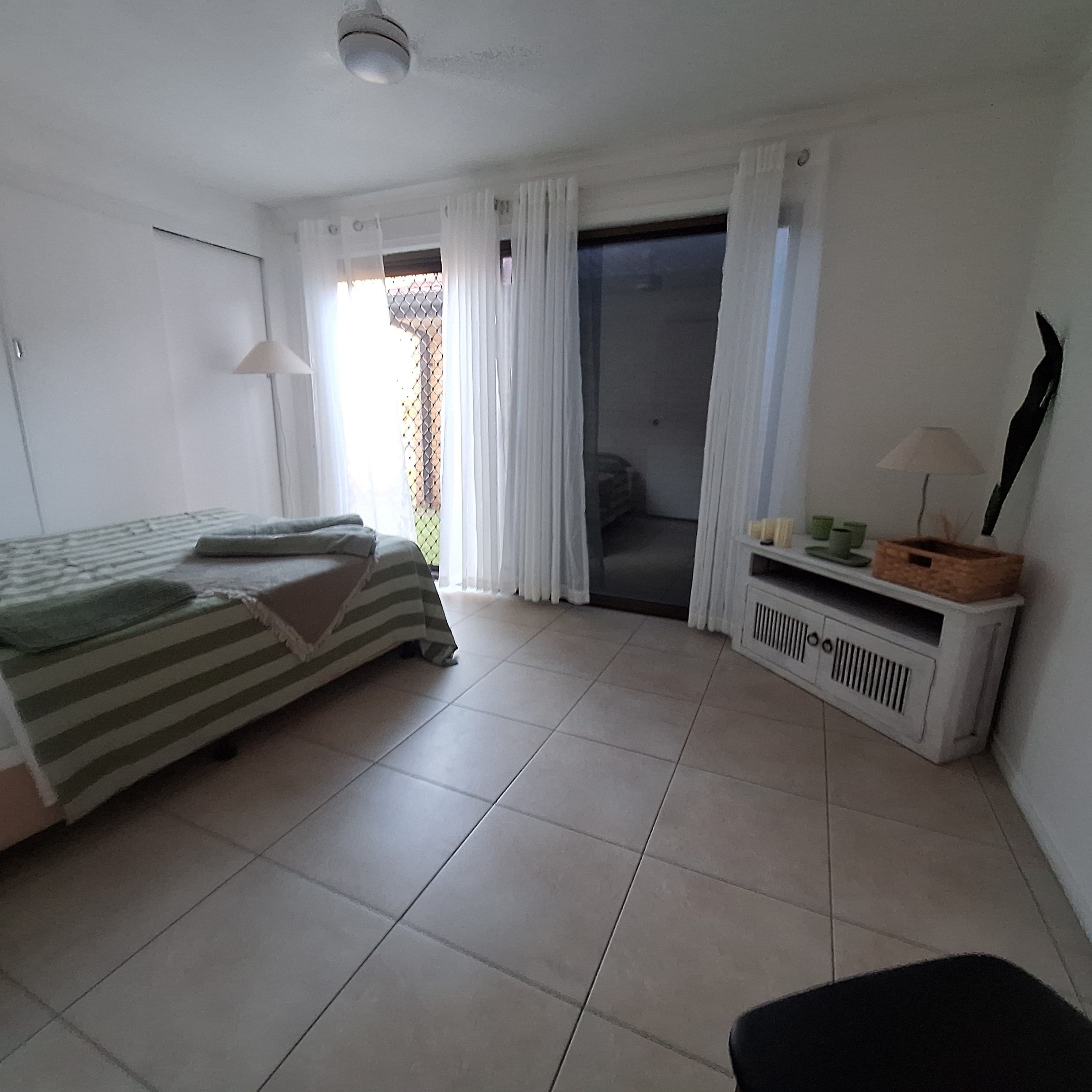 Relaxation Room On Super Cool Side Of House - Surfers Paradise