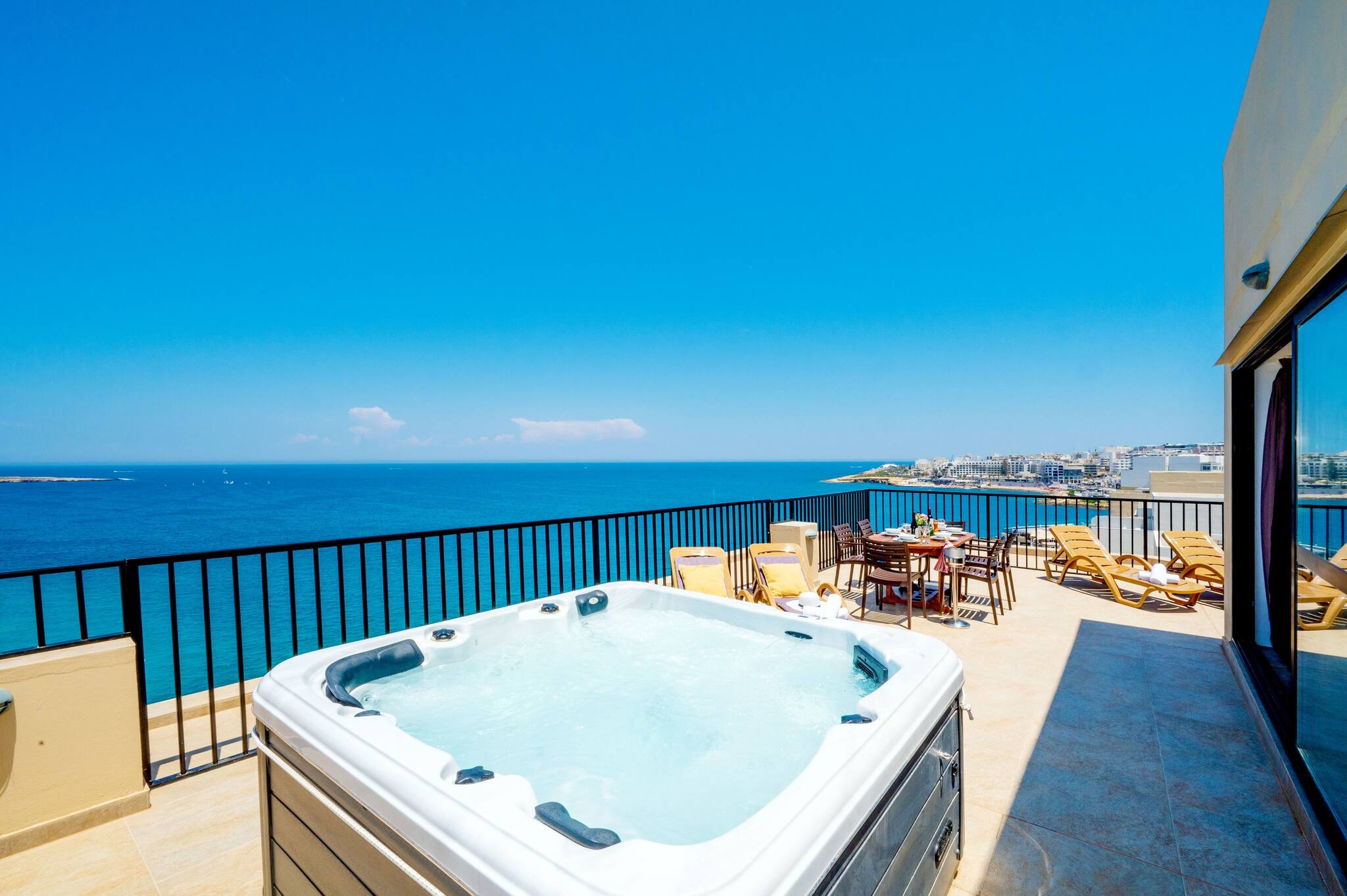 Islet Promenade Cobertura à Beira-mar Com Banheira De Hidromassagem Privativa - Malta