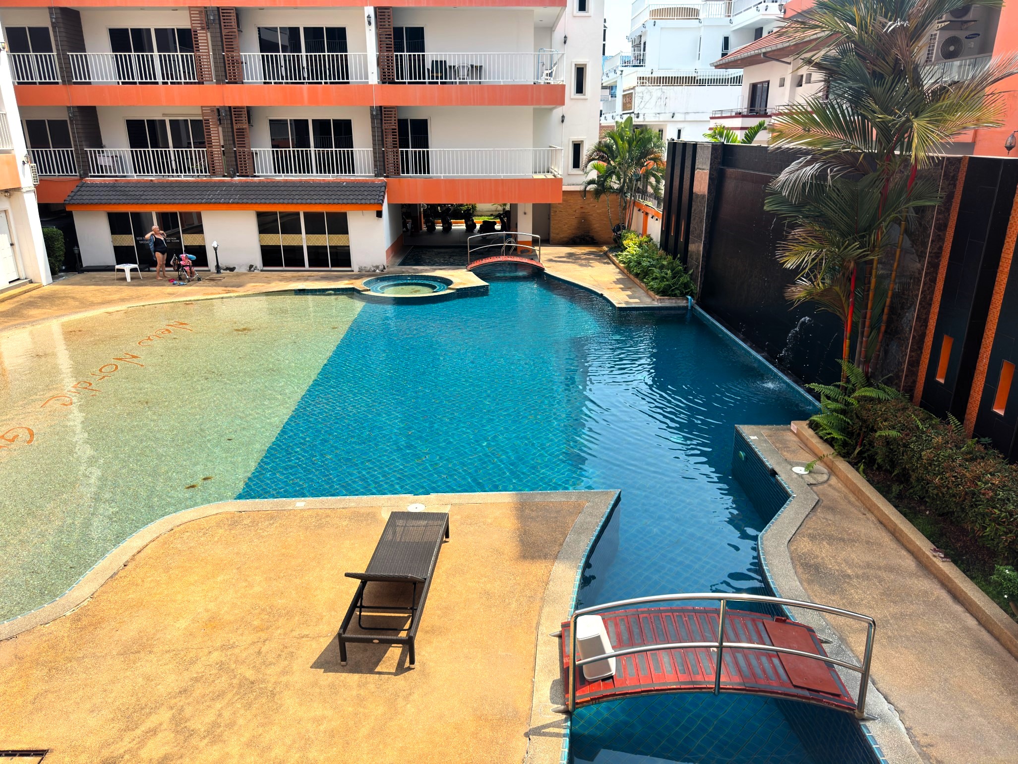 Stylish Pool-view Studio With Balcony - New Nordic Vip 3, Pratumnak - Pattaya City