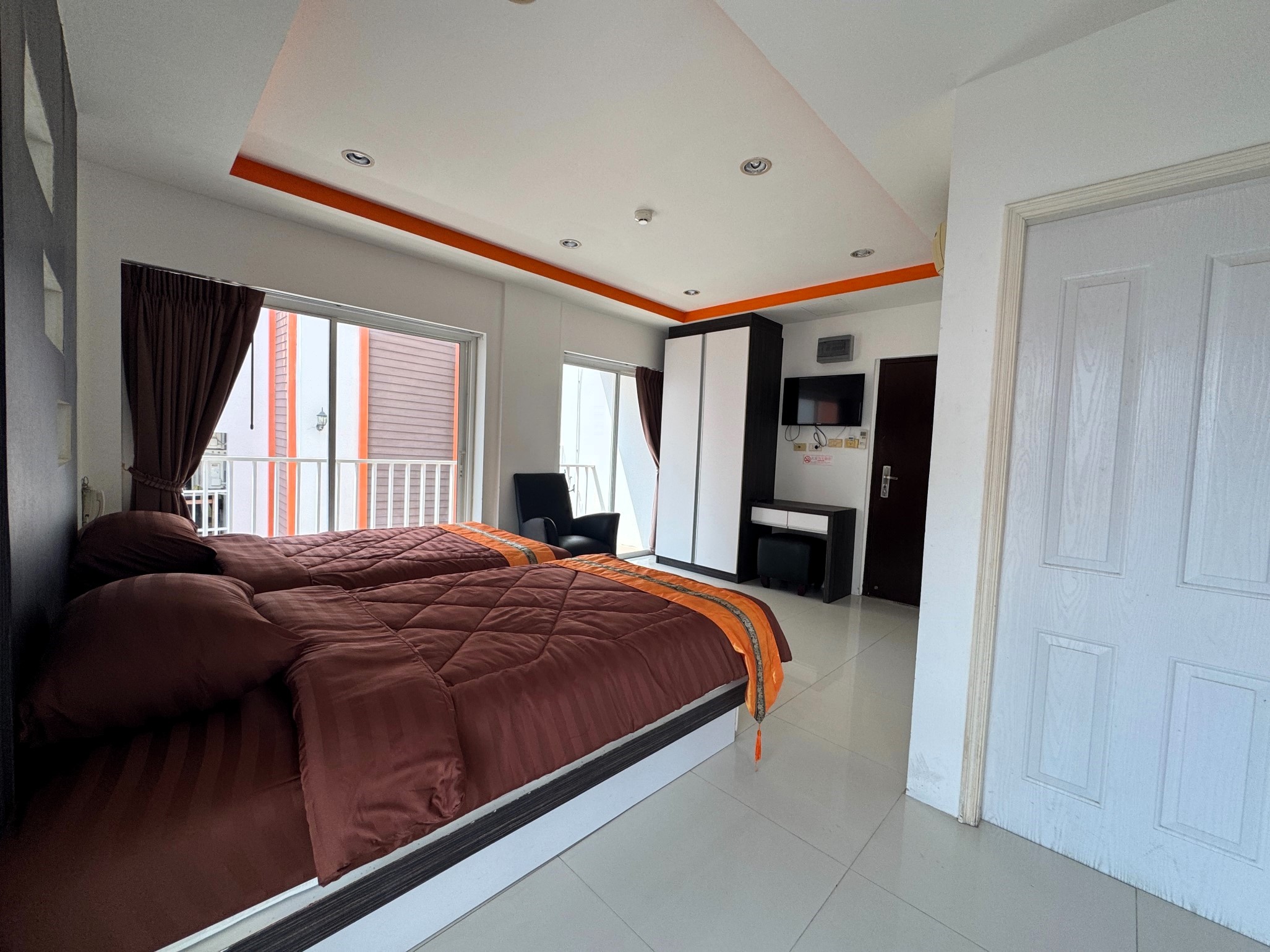 Bright Corner Pool-view Studio With Balcony - New Nordic Vip 3, Pratumnak - Pattaya