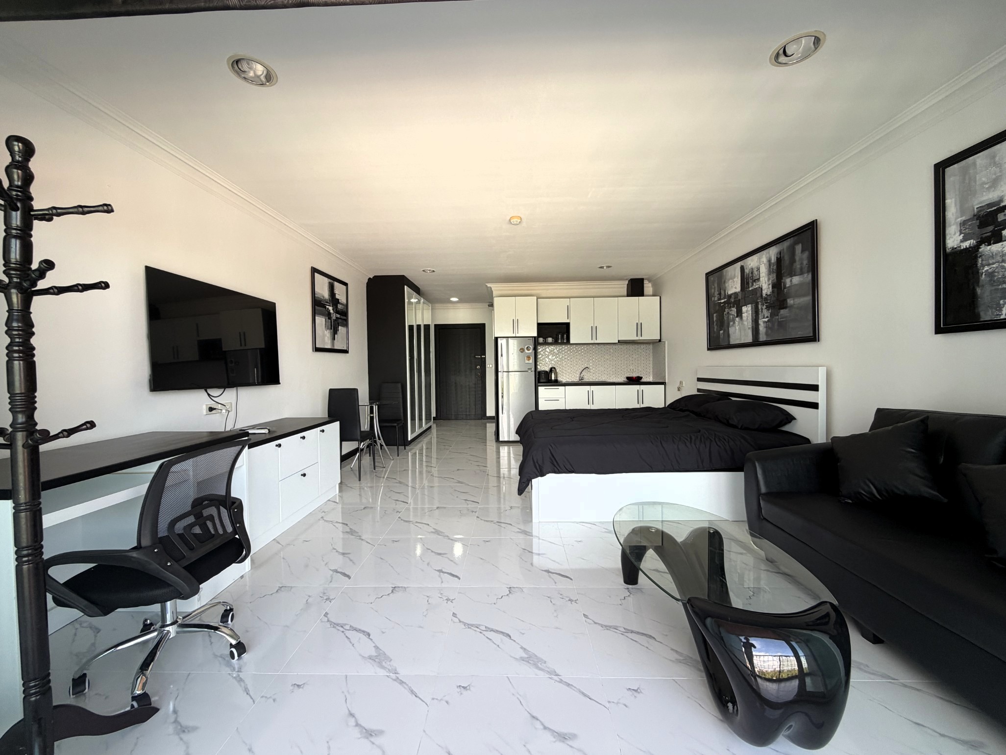 1-bedroom Pool-view Condo With Large Balcony - Jomtien - Pattaya City