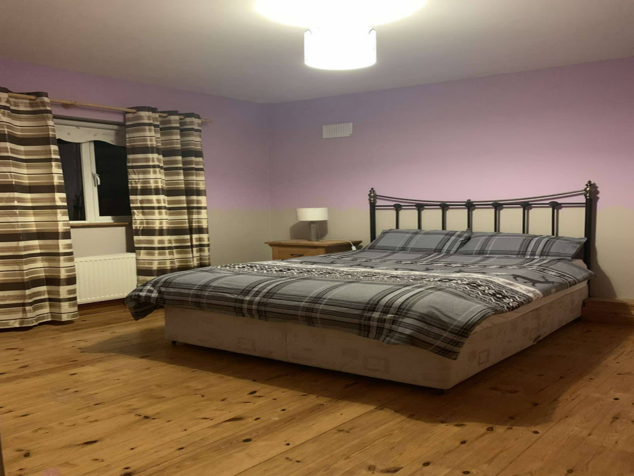 Room 2 , Williamstown, Ireland - Ireland