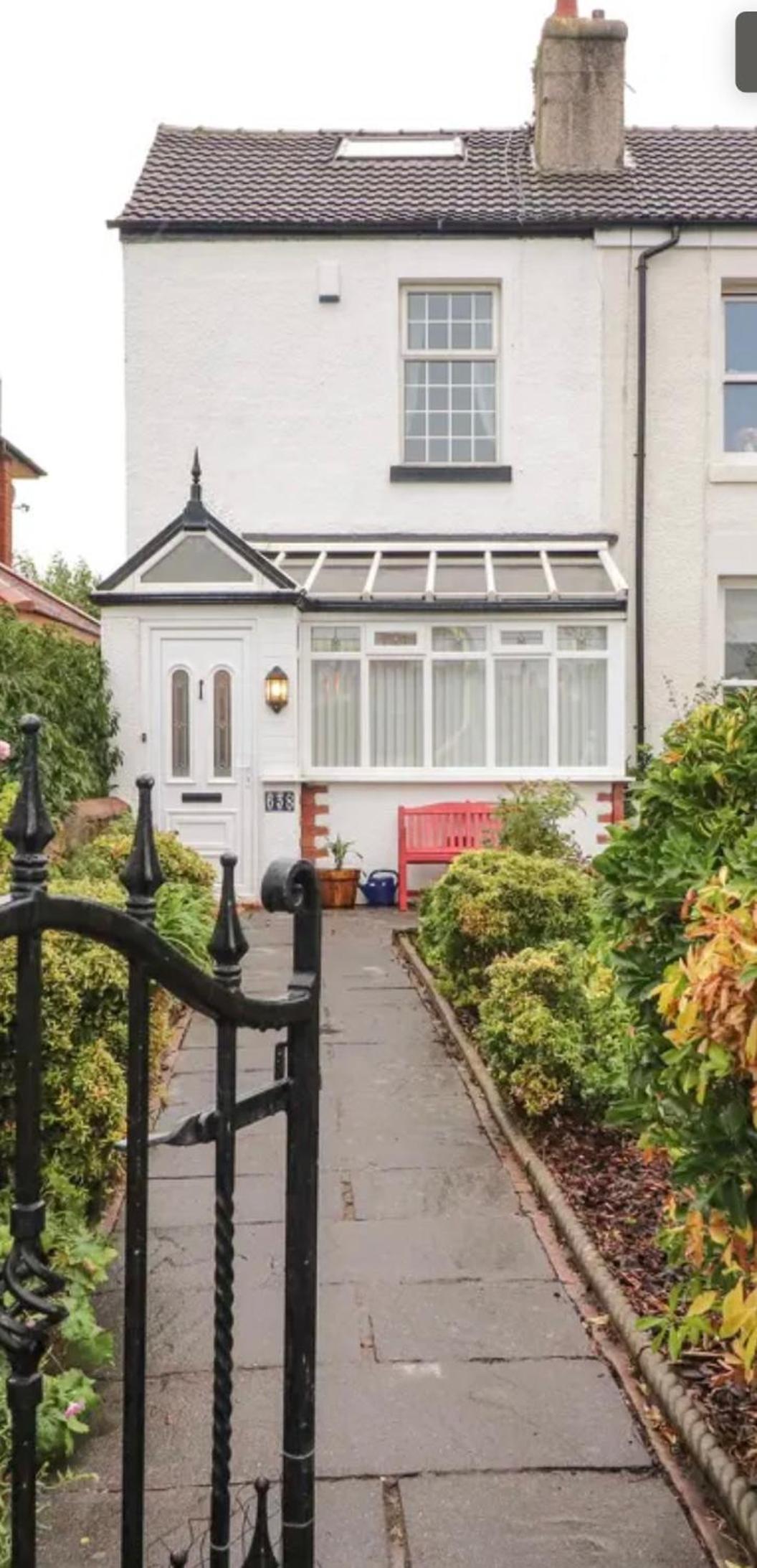 Kitty Cottage - 3 Bedroom - Warm And Welcoming - Sleeps 5 - Blackpool - Blackpool