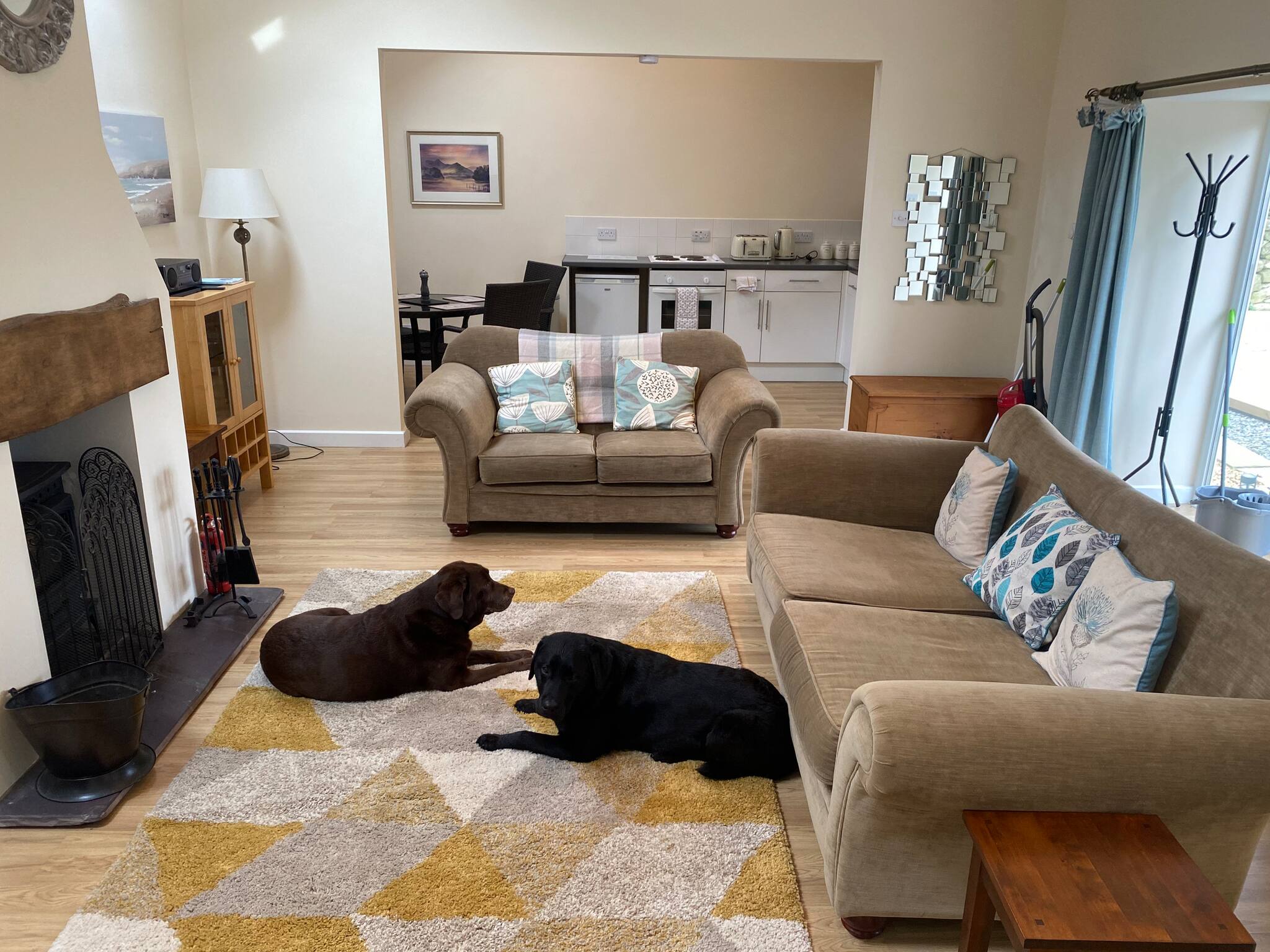 Swallow Bach, Couples Bolt Hole - Wales