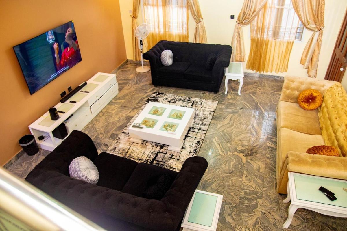 Luxury 4 Br Apt W Parking, Hot Tub, Magodo Estate - Lagos