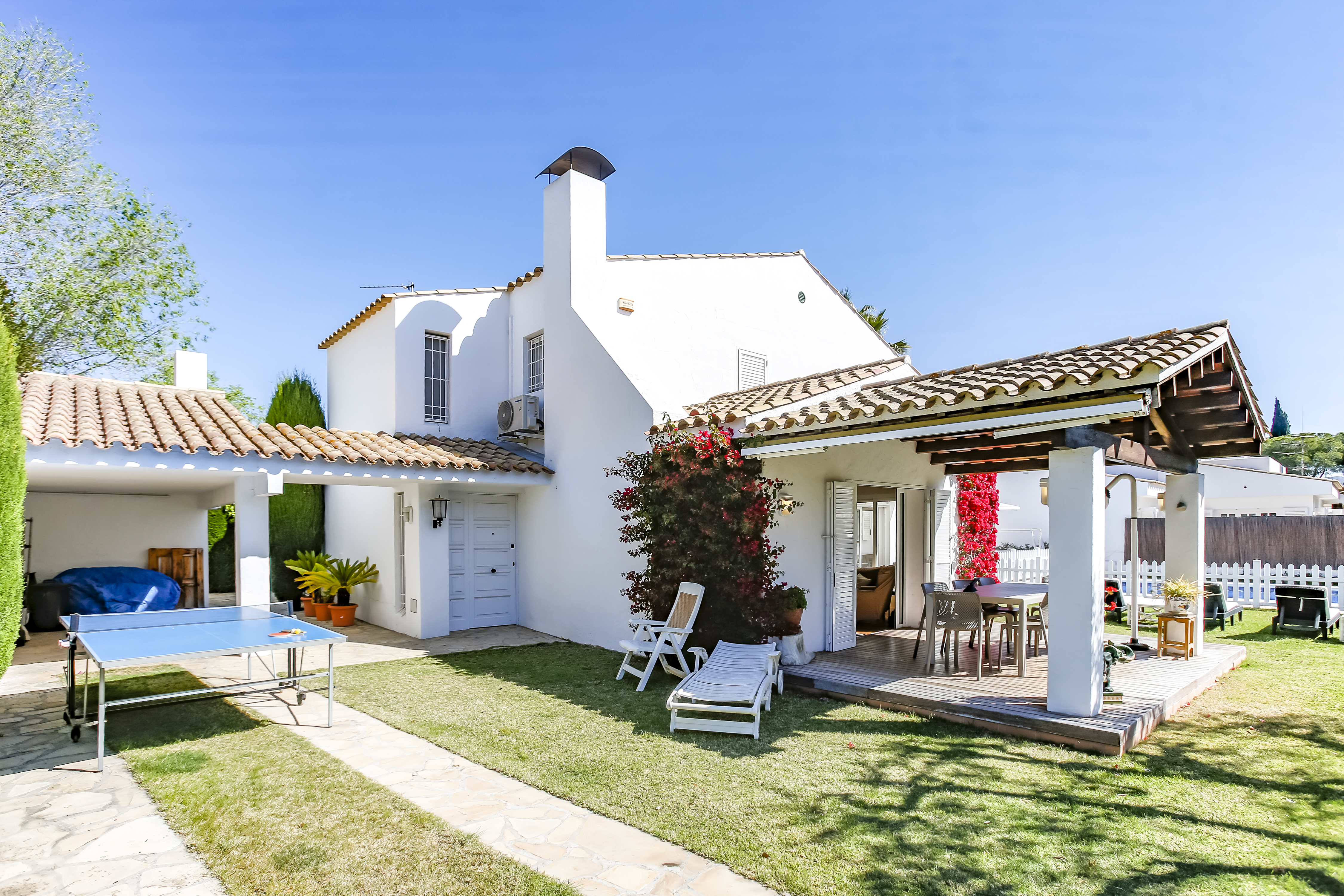 A Solo 10 Minutos De Sitges, Casa Con Jardín Y Piscina Privados - Sitges