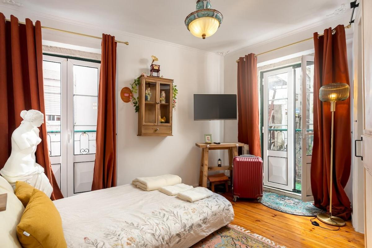 Apartamento Romántico Con Balcón En Alfama - A 10 Minutos De Terreiro Do Paço - Alfama