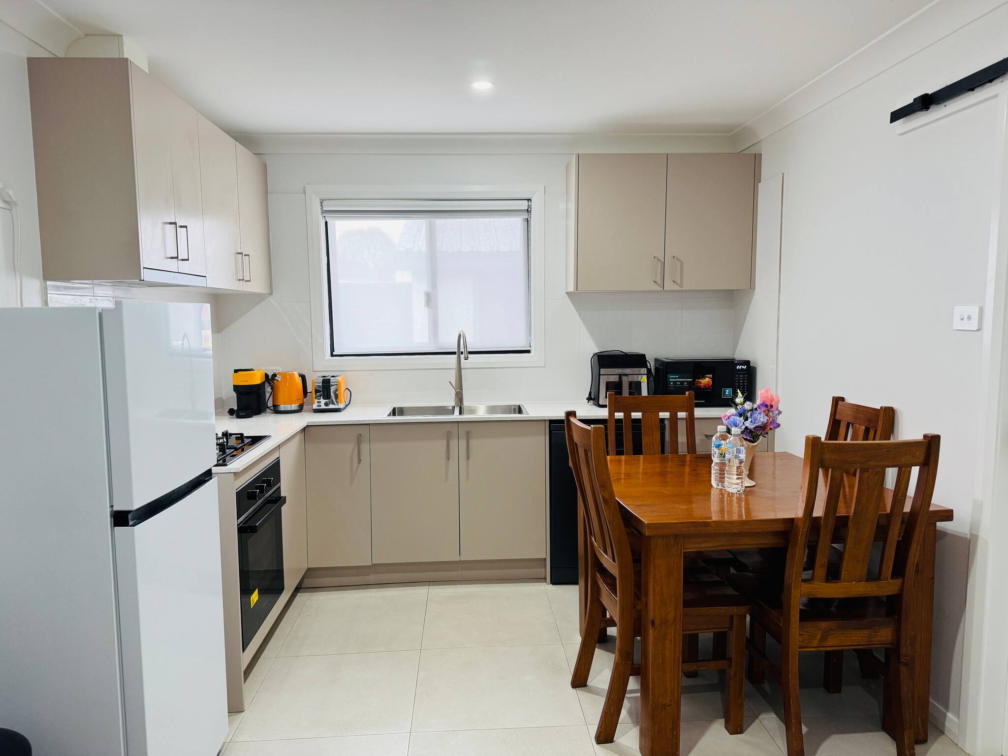 Bran New Home With Ducted Ac To Stay In Sydney - Sydney