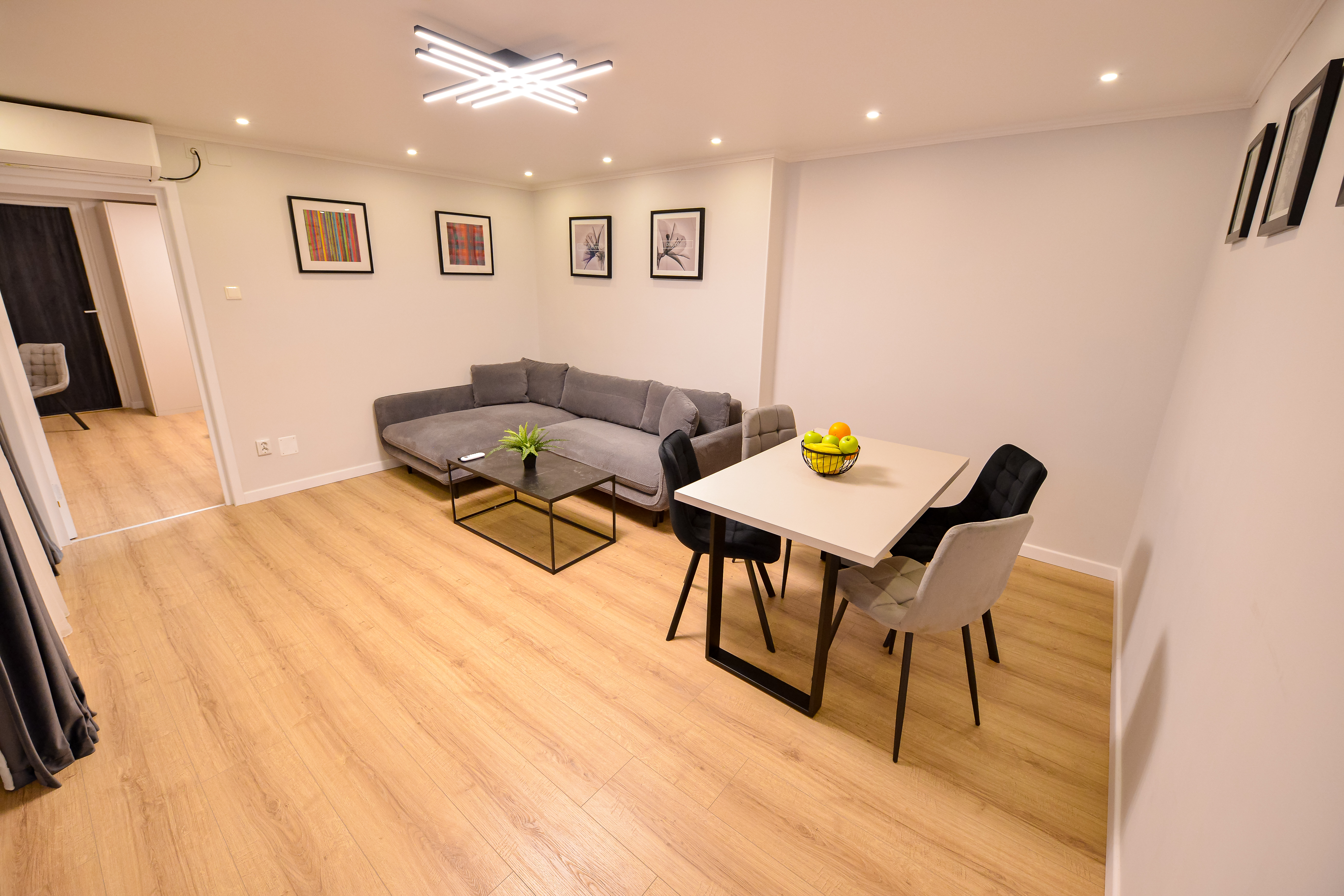 Libra Apartment - Two Bedrooms - 5 Guests - Next To Cismigiu Gardens - Bucharest