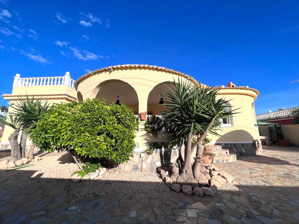 Chalet Con Piscina Privada En El Chaparral - Costa Blanca