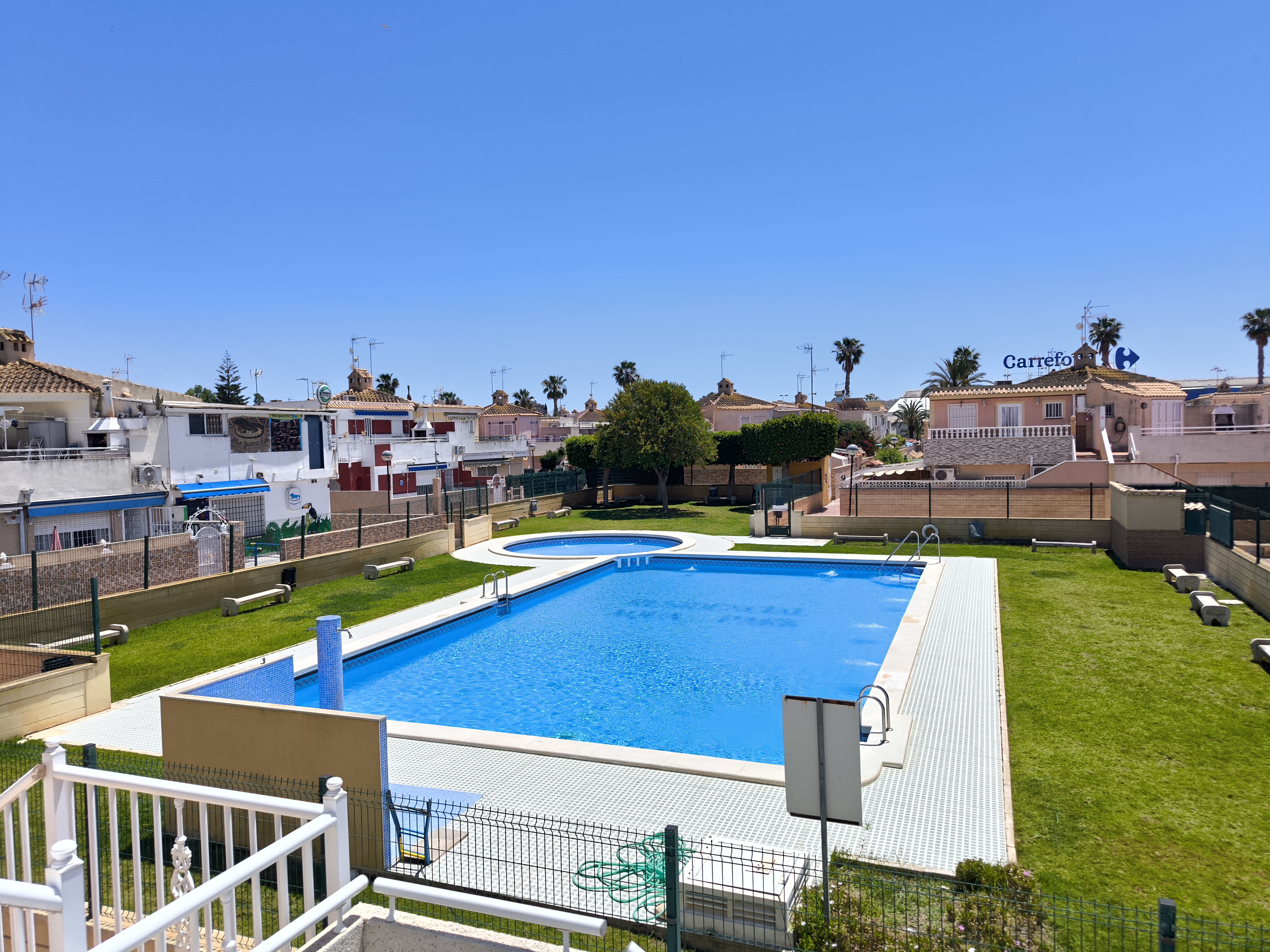 Acogedor Bungalow Con Terraza Privada Y Piscina Comunitaria En Torrevieja - Torrevieja