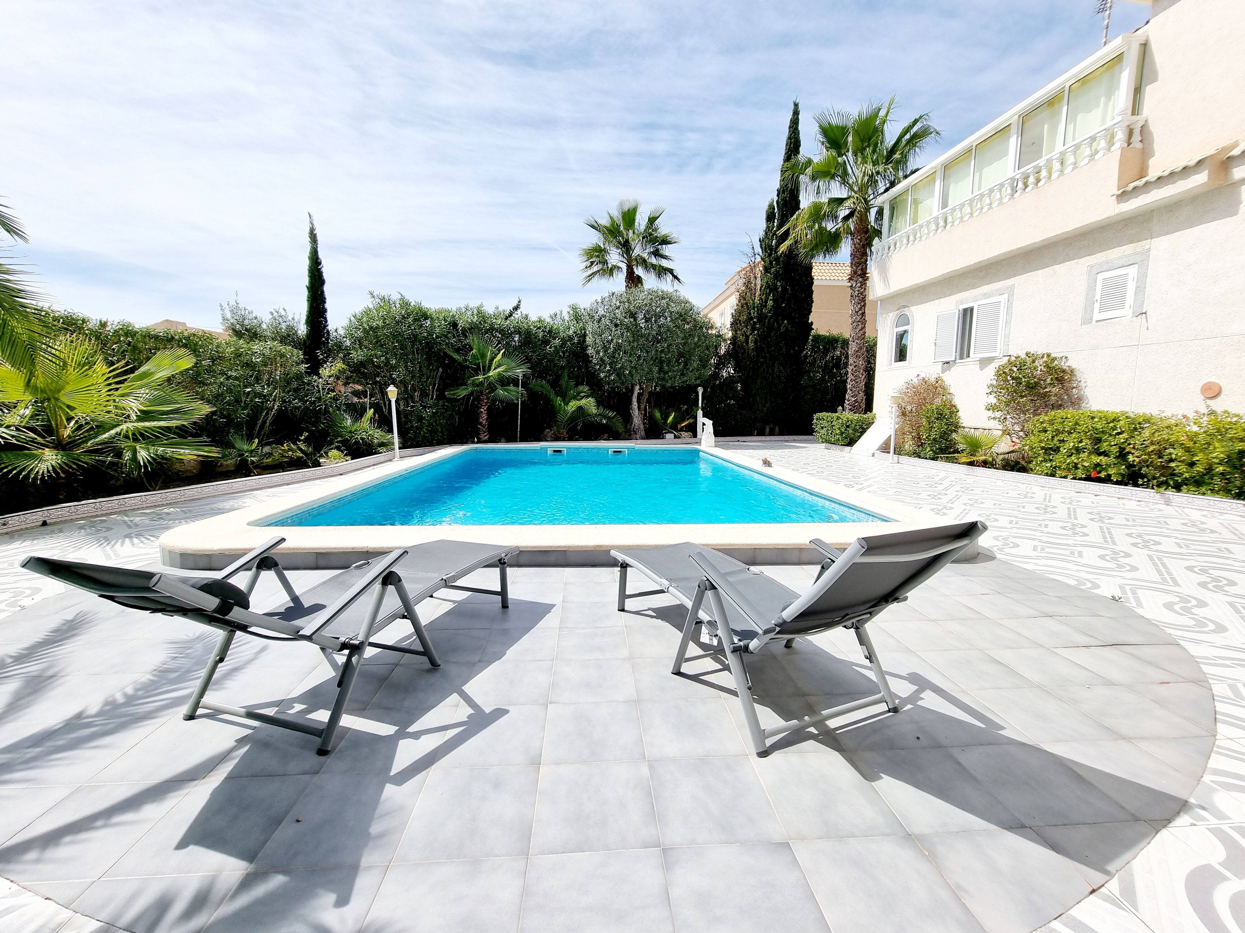 Villa Independiente Con Piscina Privada - Torrevieja