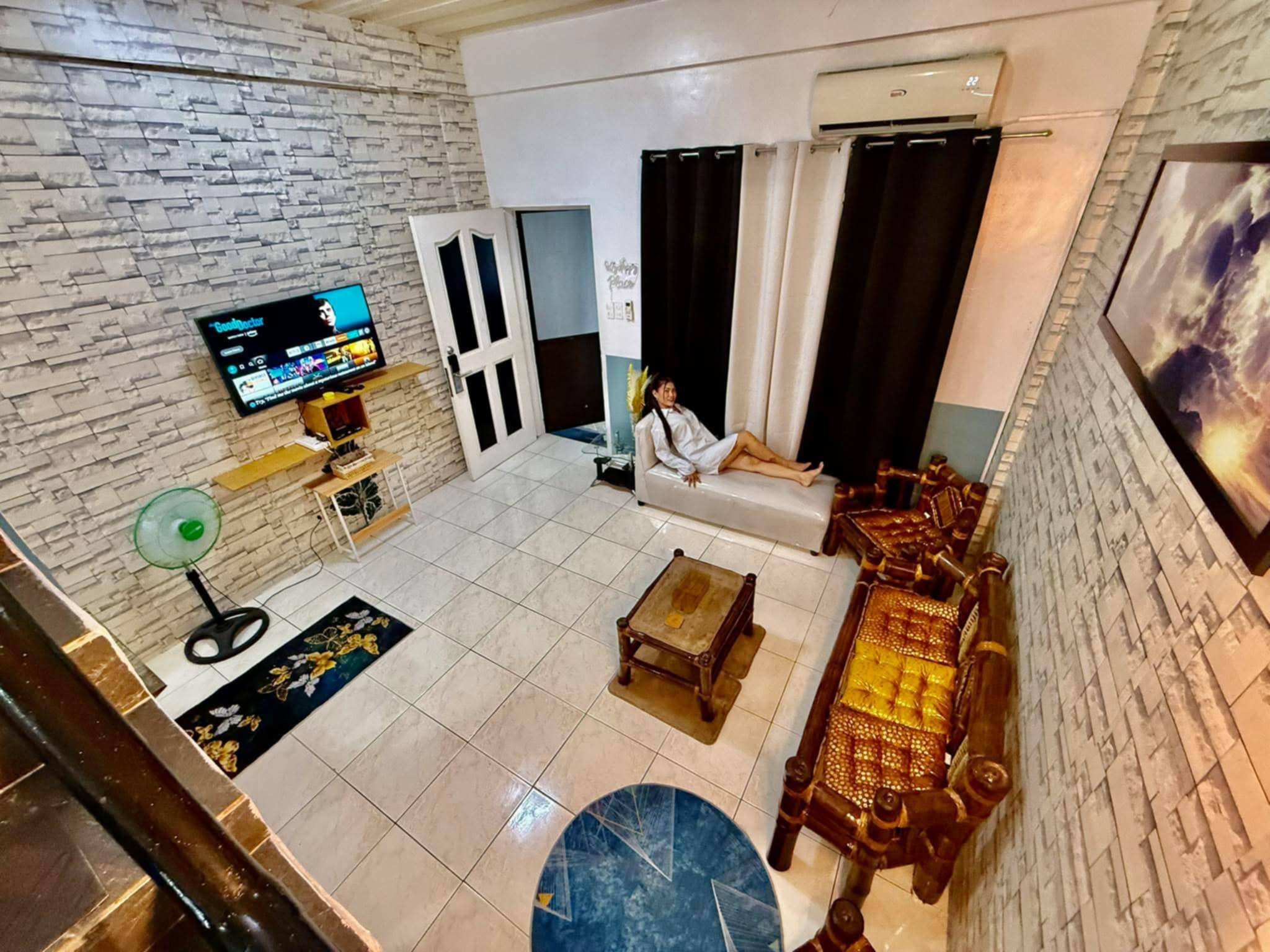 Axon Cozy Modern House Blue Unit Near The Walking Street - Angeles