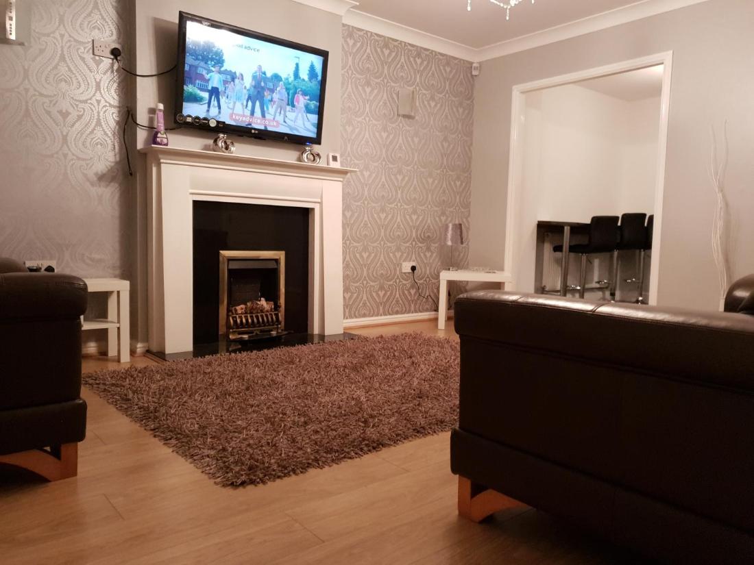 Charming Liverpool Home With Gardens And Parking - Liverpool