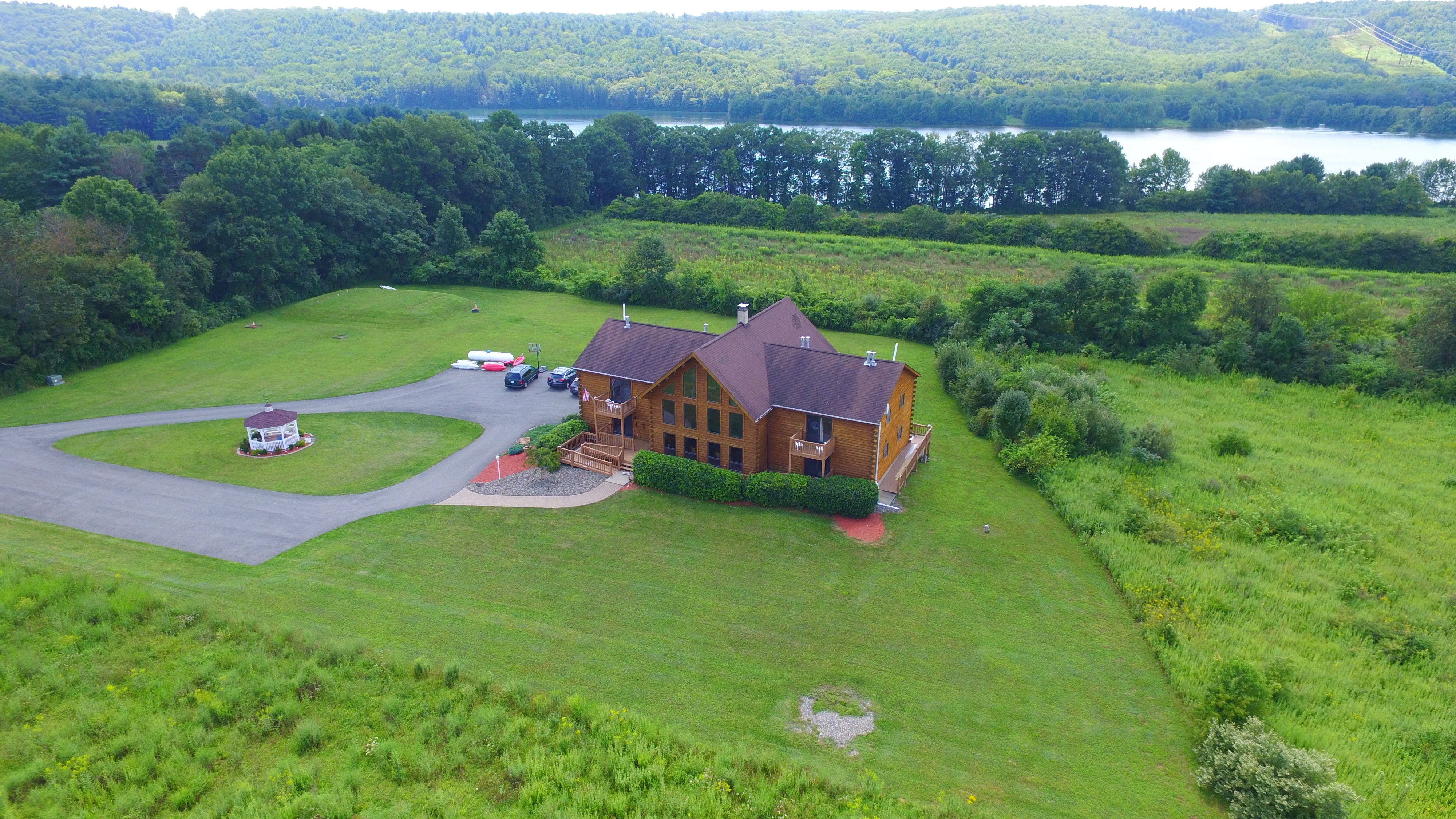 Amplia Casa De Troncos De 8bd Y 7ba En El Lago Beltzville En El Sur De Poconos - Sin Fiesta De Graduación - Palmerton, PA
