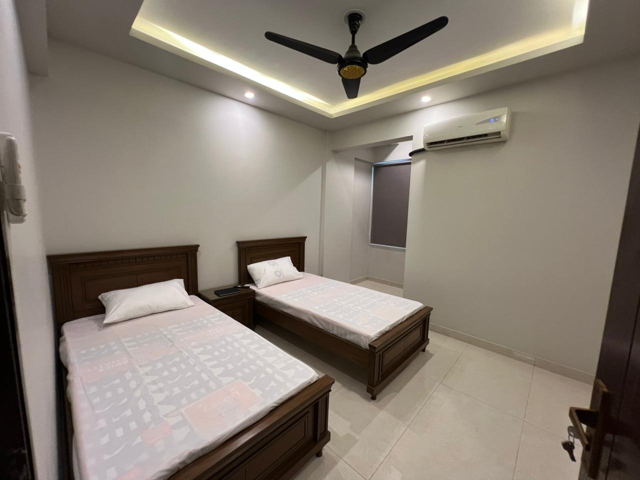 Prestige Comfort Apartments Separate Lounge With Newly Bath With Reception - Karachi