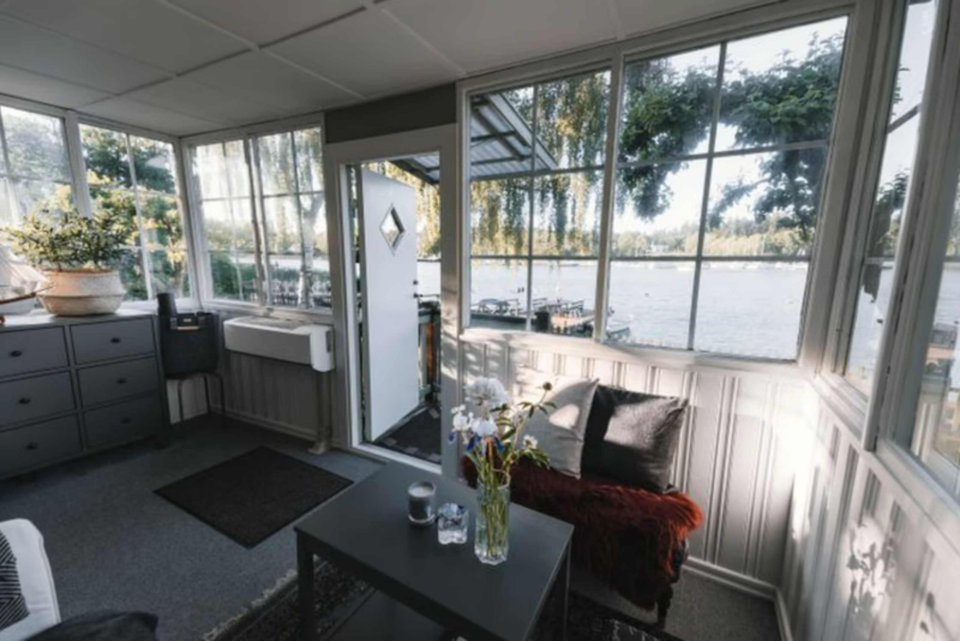 Serene Lakeside Cabin Next To The Sea Just 10 Minutes From Stockholm City! - Solna