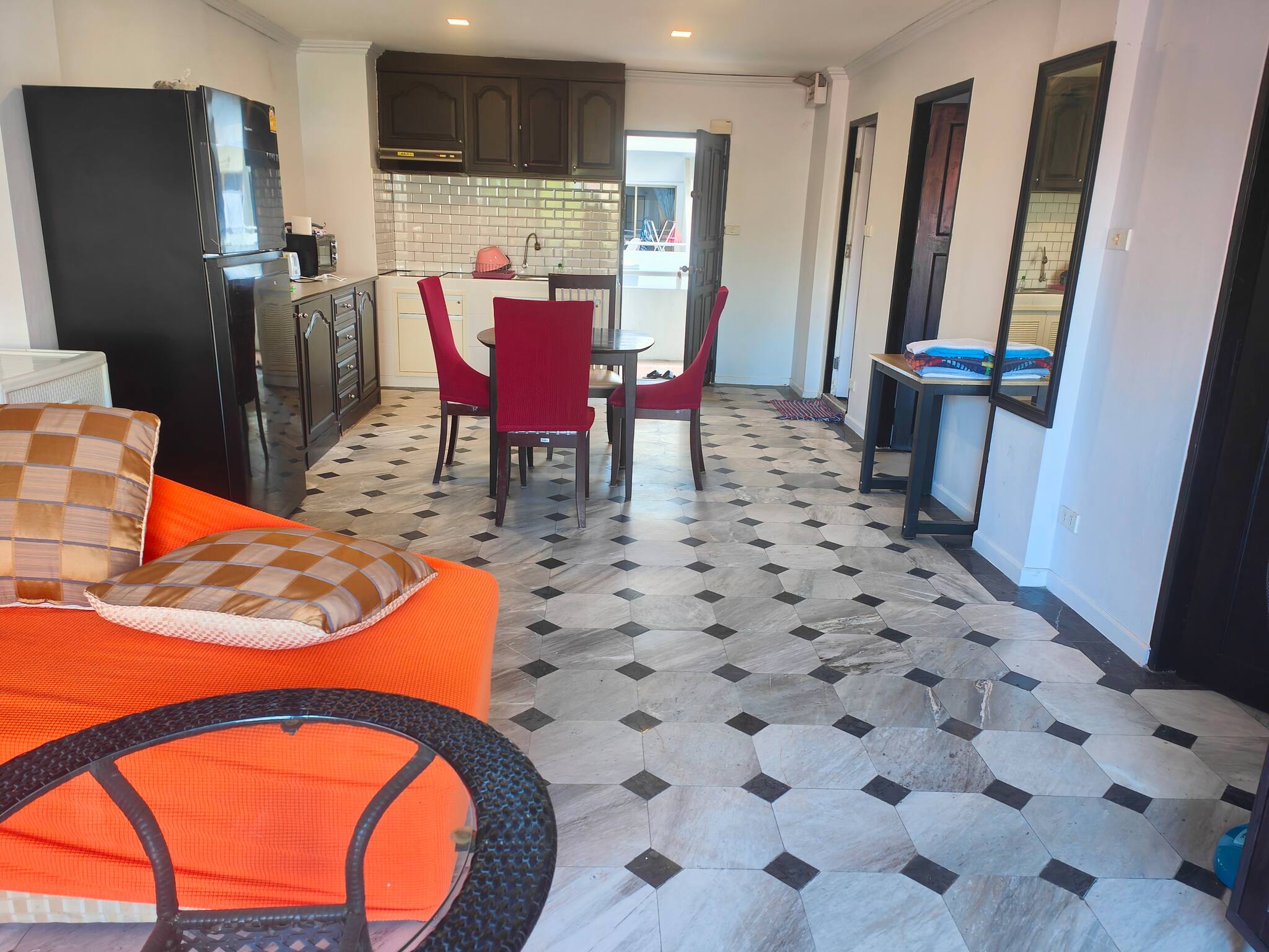 Große Wohnung 101 80 Qm - Pattaya