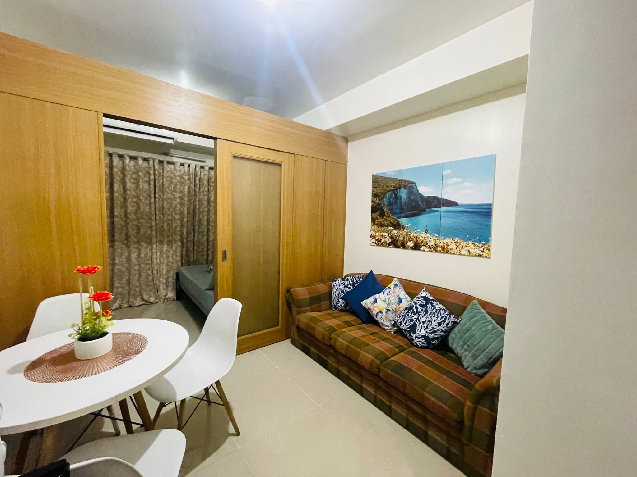 Elegant Pasay City Apartment With Central Heating & Shared Pool - Parañaque