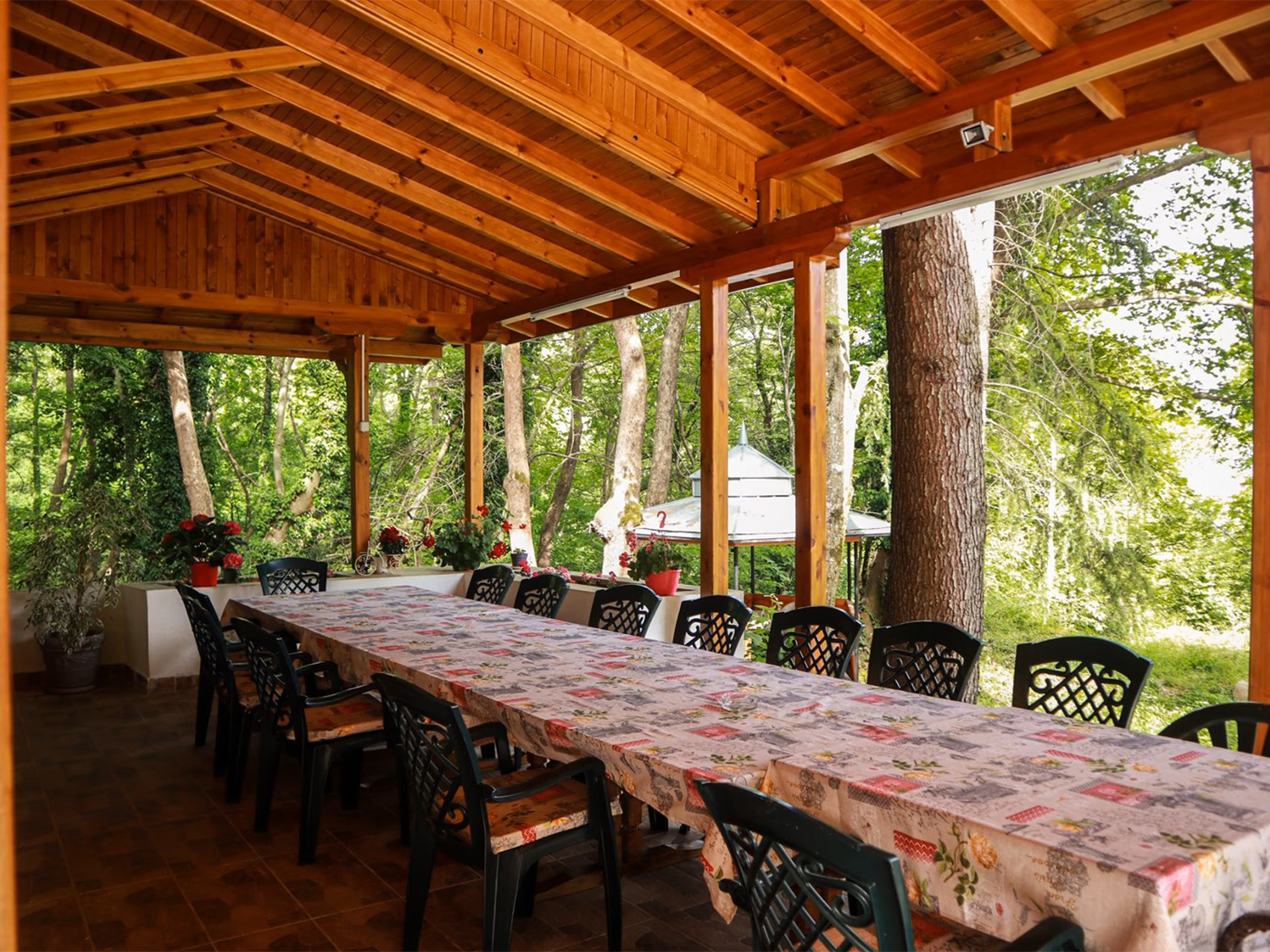 Bungalow Tranquilo Y Apacible En El Pueblo De Kamena, Cerca De La Naturaleza - Bulgaria