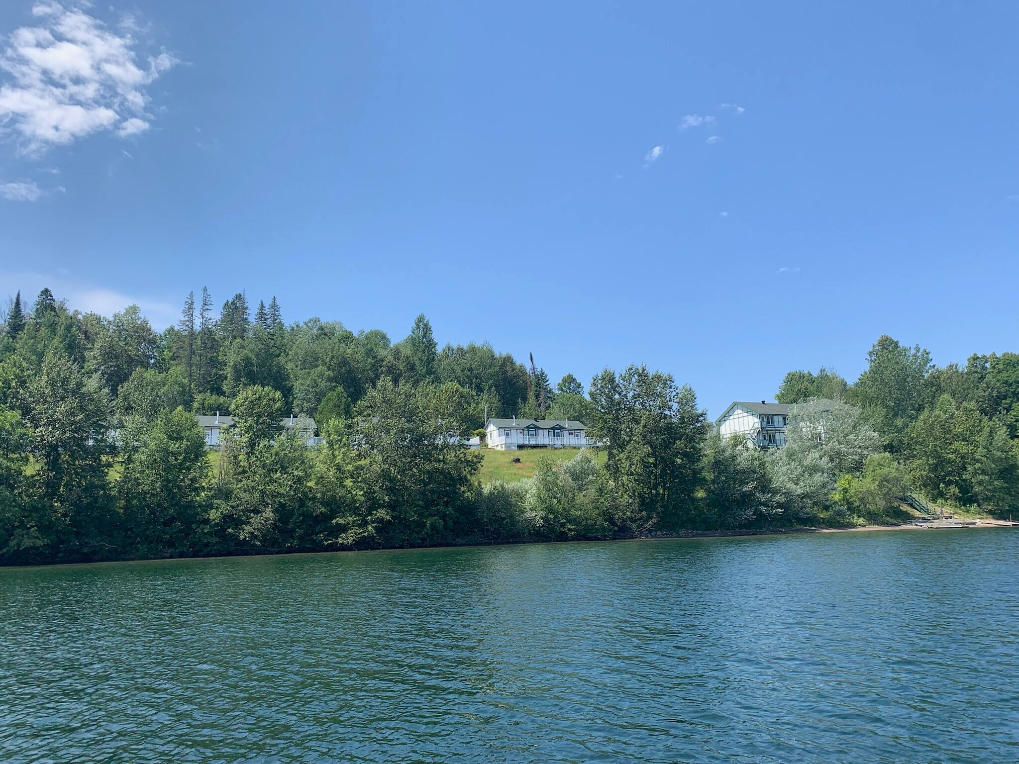 Renovated Chalet For Rent In Front Of The Lake - Quebec
