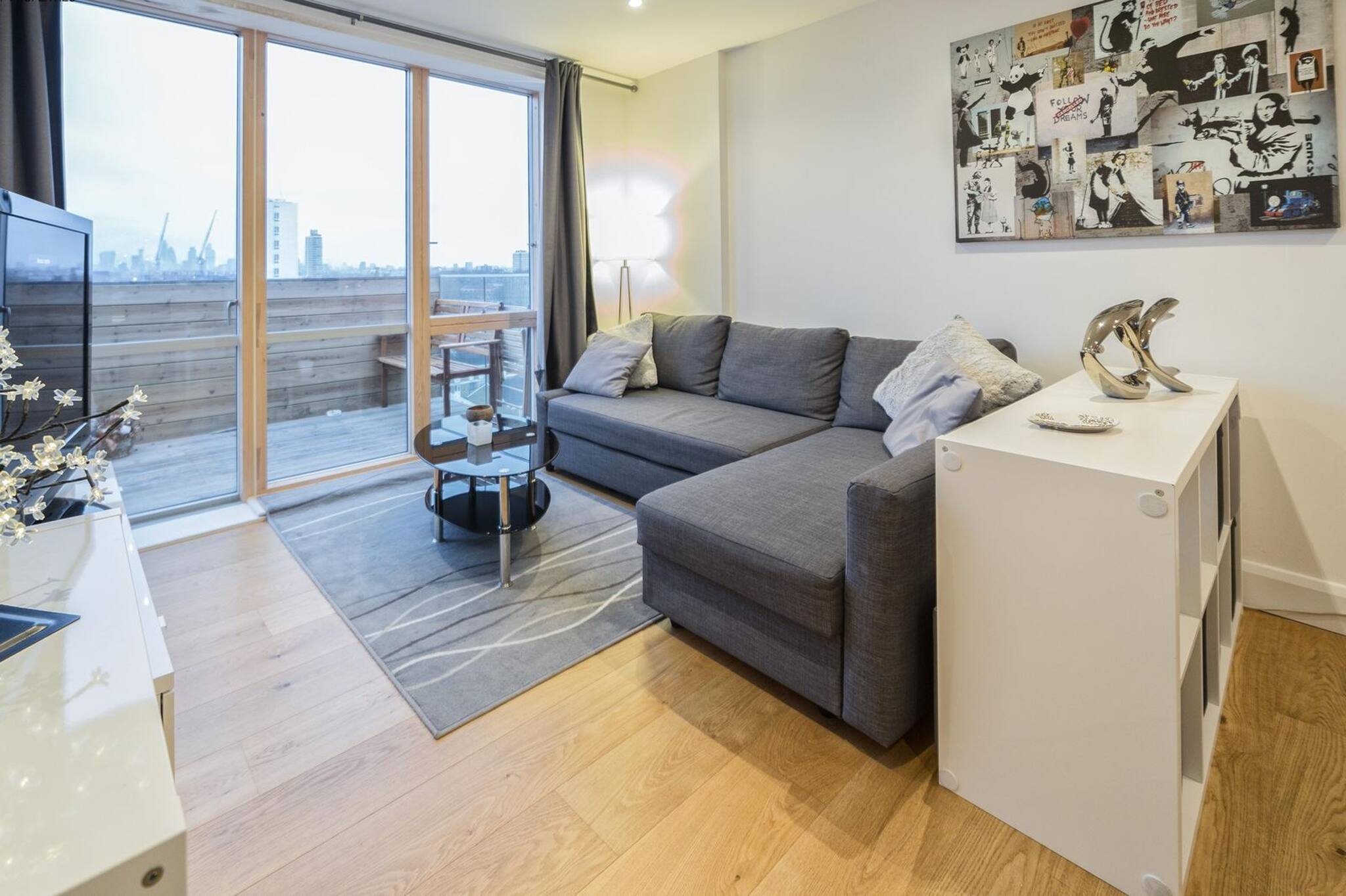 Luxury Top Floor Flat Viewing At The City - London