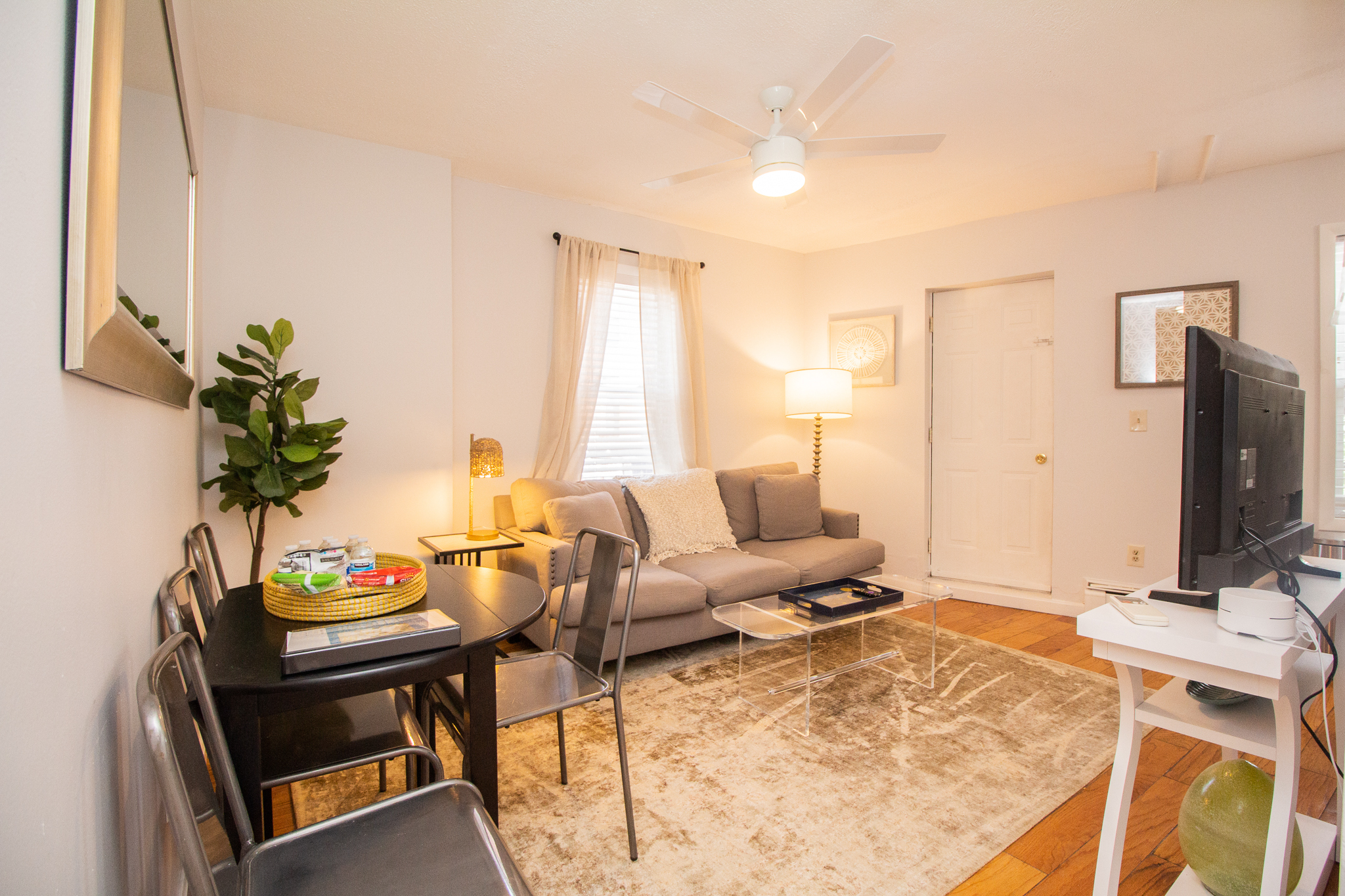 Cozy Two-bedroom Apartment In Boston's South End - Cambridge, MA