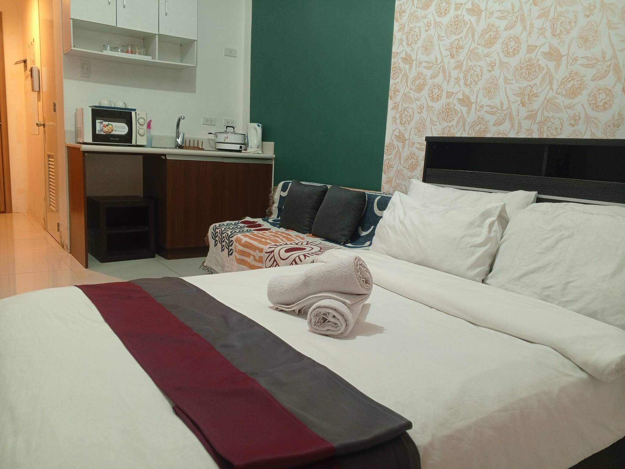 Grand Riviera Condotel Infront Of Us Embassy 17fl - Manila