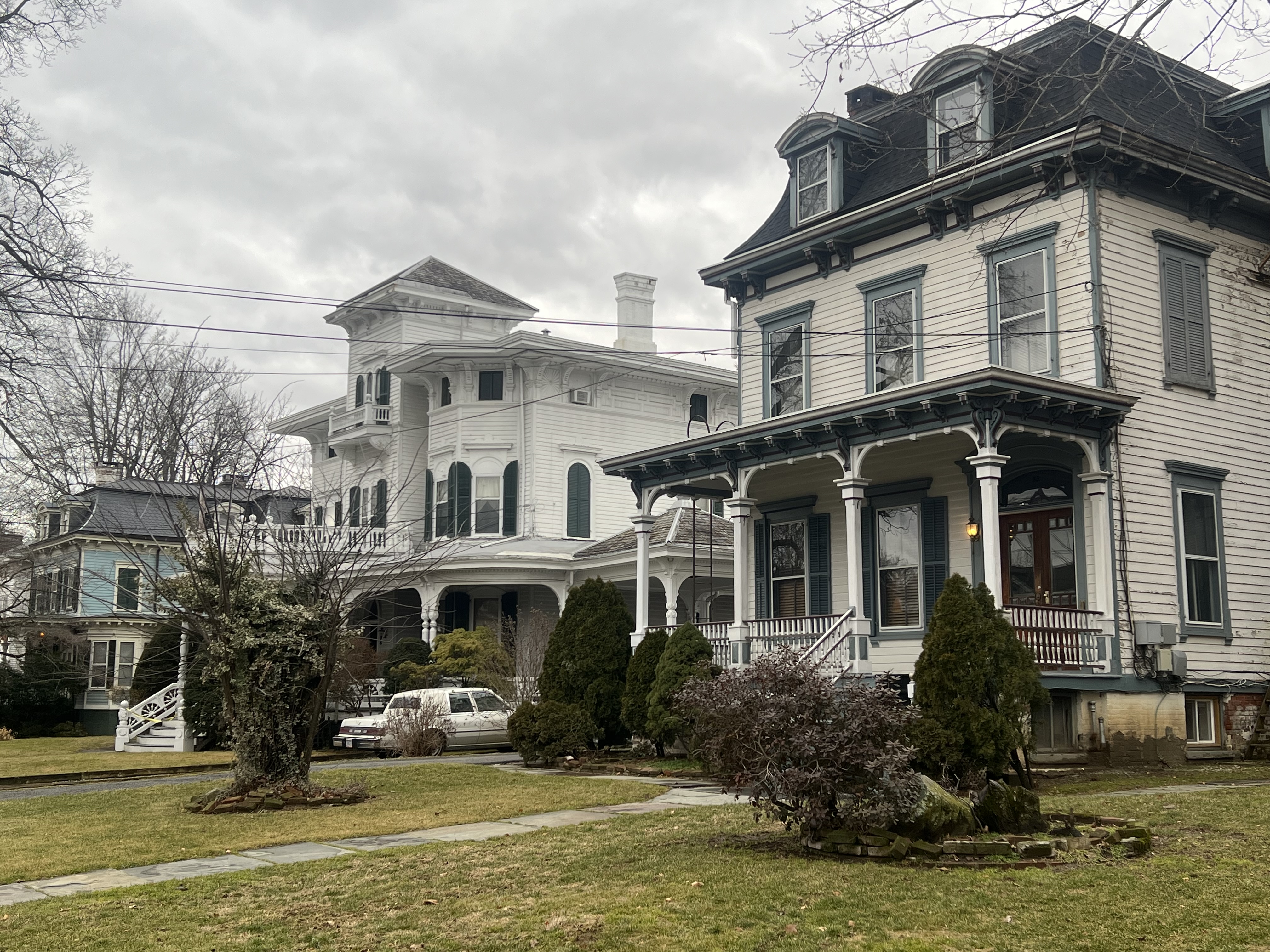 2br Private Victorian Apartment In City Location On Half Acre Sleeps 5 - Poughkeepsie, NY