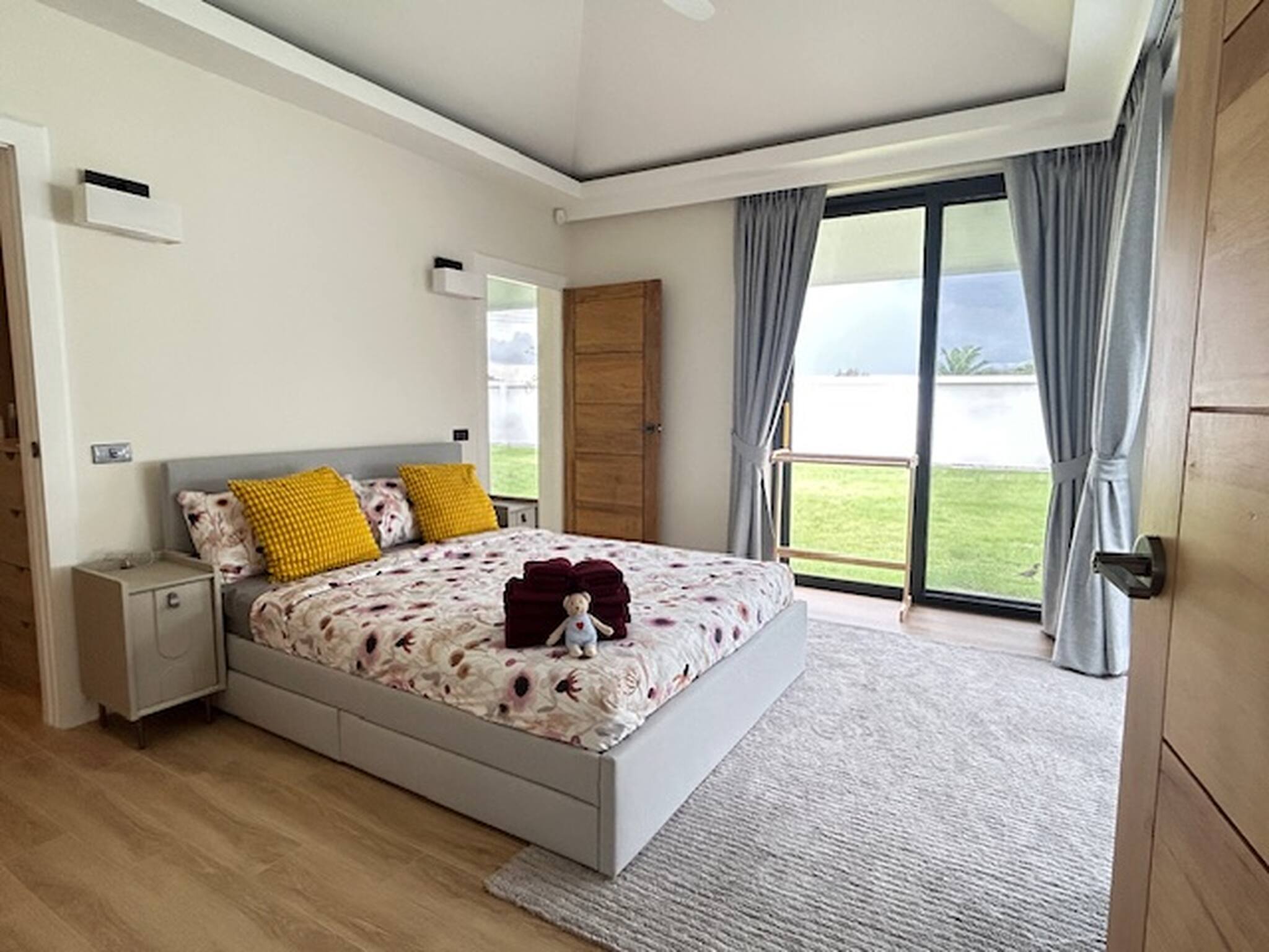 Luxurious Bed & Breakfast Stay In Unique Villa - Prachuap Khiri Khan