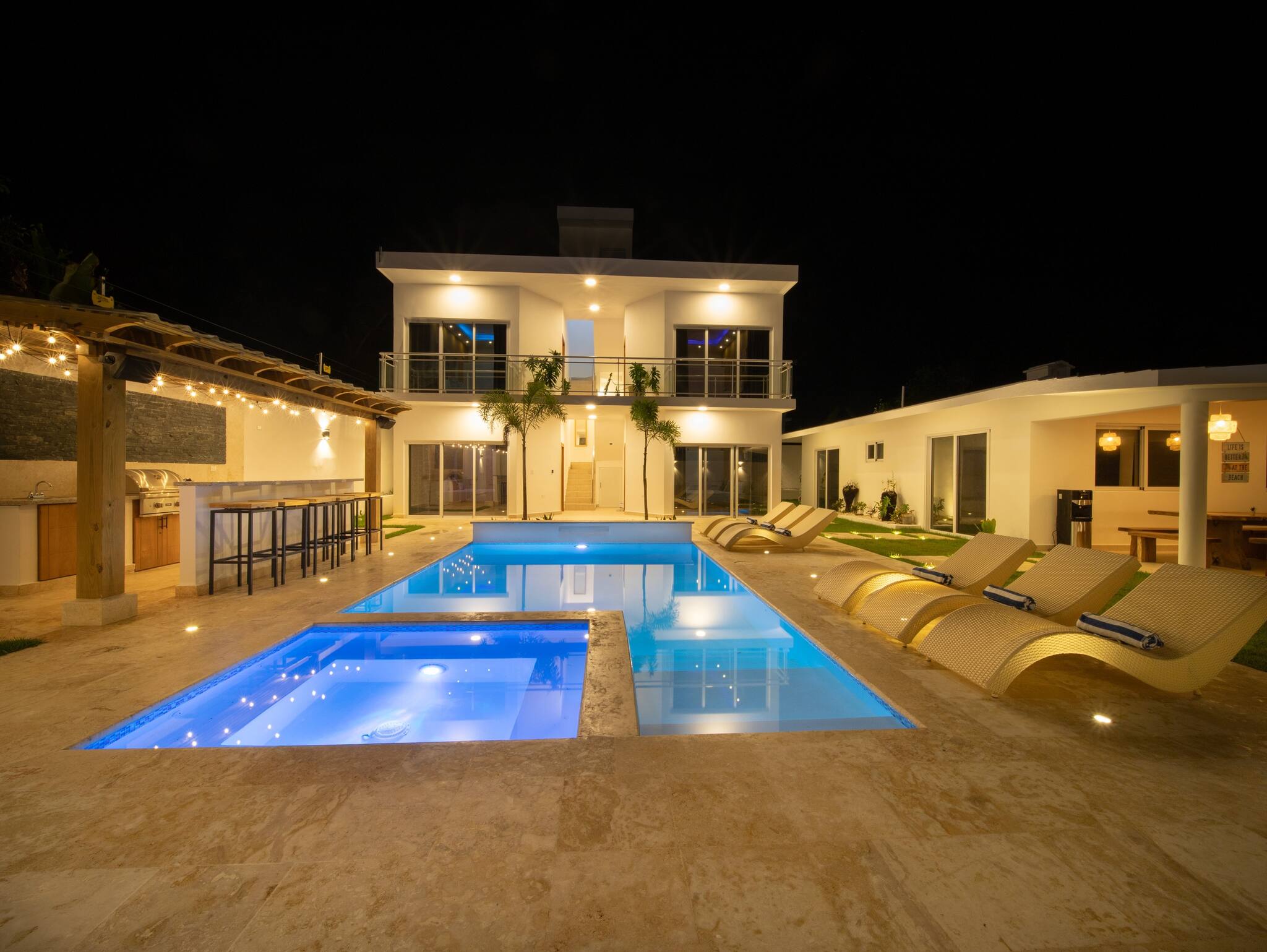 Green Palace - 7br Luxury Villa In Sosua 3mins From Strip Plus 24hr Security - Sosúa