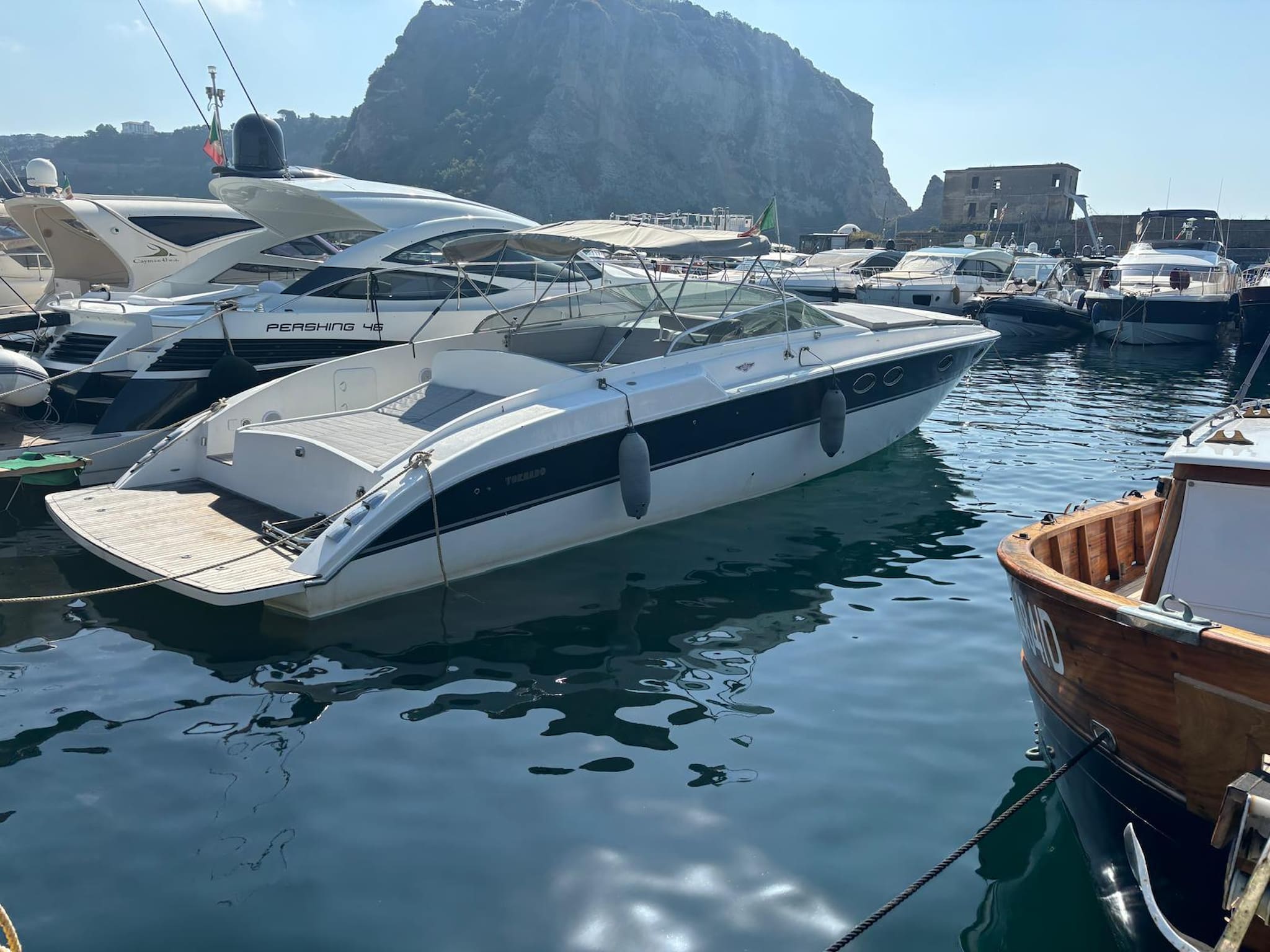 Luxurious Caprie Italia Boat Rental With Breathtaking Ocean Views - Capri