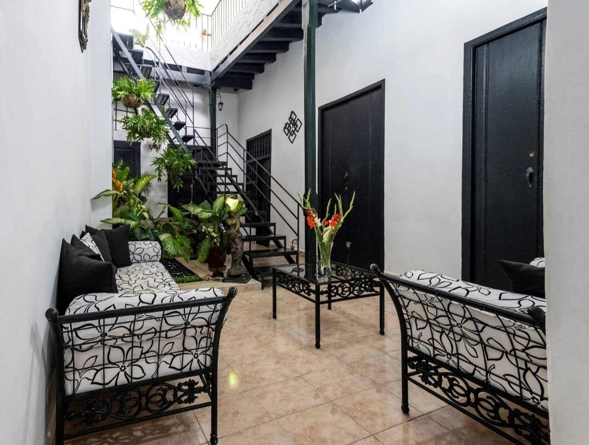 Casa Buenos Aires In Cuba - Bedroom Two Beds - Havana