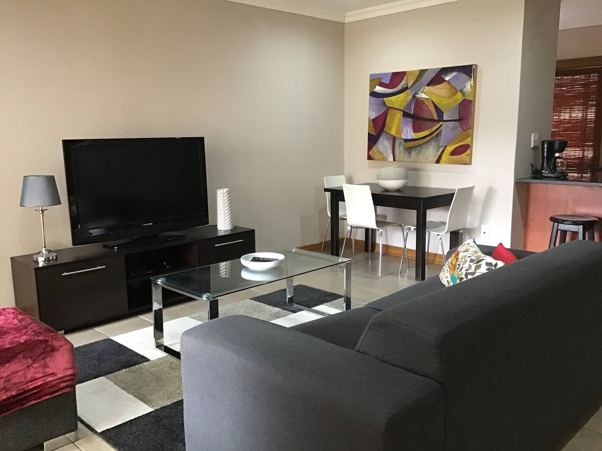 Acogedora Casa Adosada De 2 Habitaciones Con Netflix, Estacionamiento Privado, ¡Excelente Ubicación! - Bloemfontein