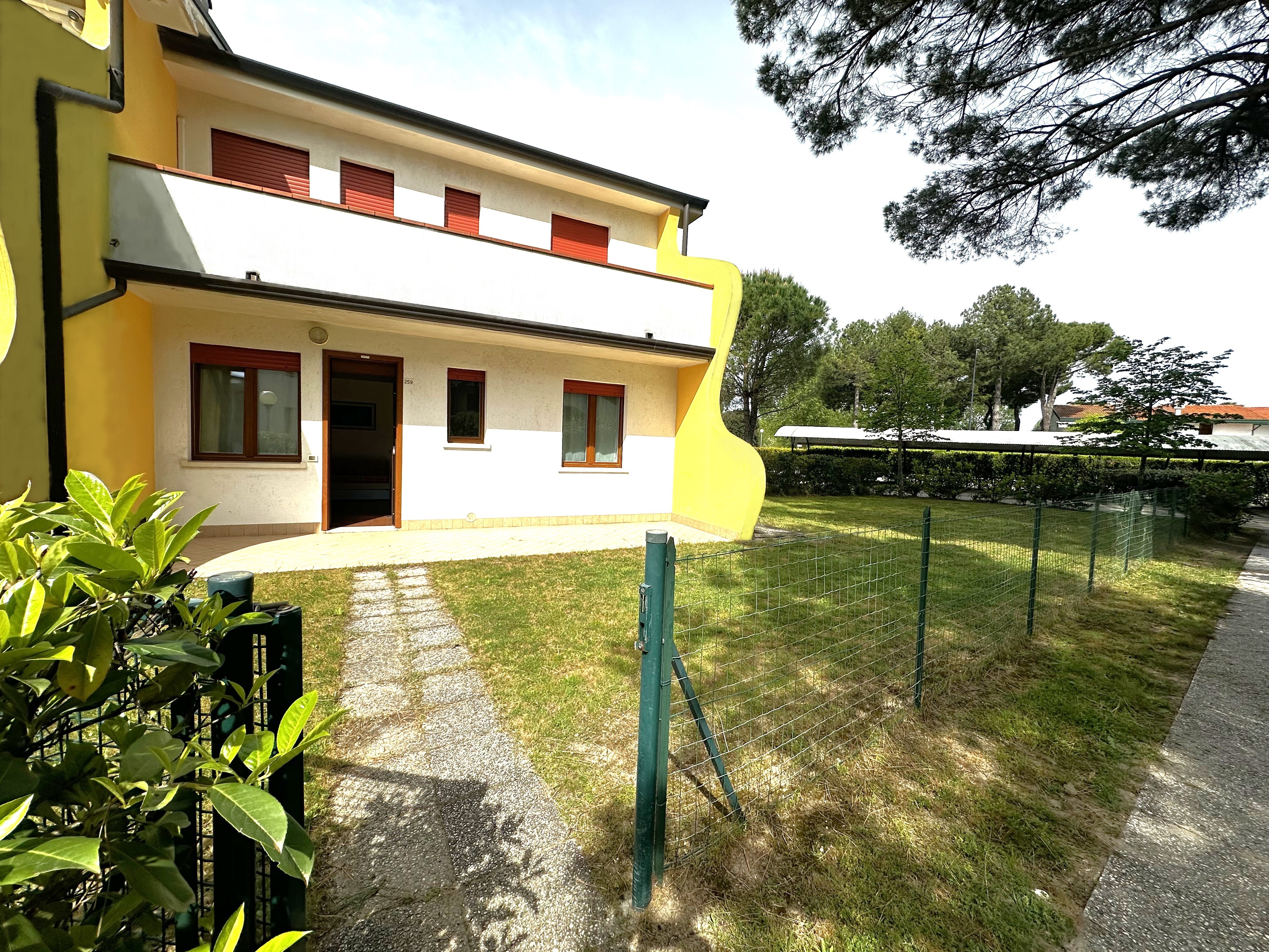 Cozy Villa With Garden And Pool Access - Bibione